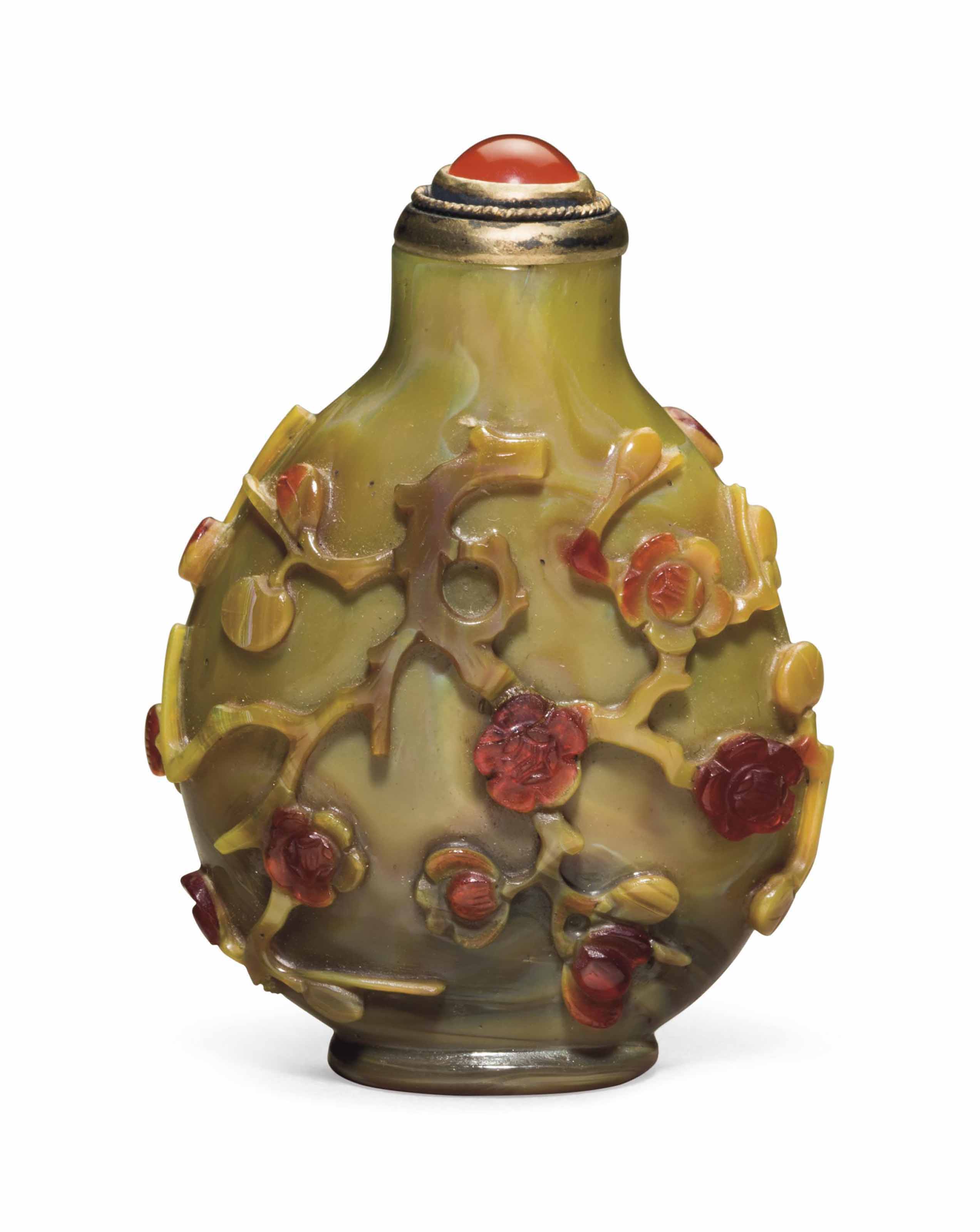 A RARE RED-SPLASHED AND OCHRE OVERLAY GLASS SNUFF BOTTLE