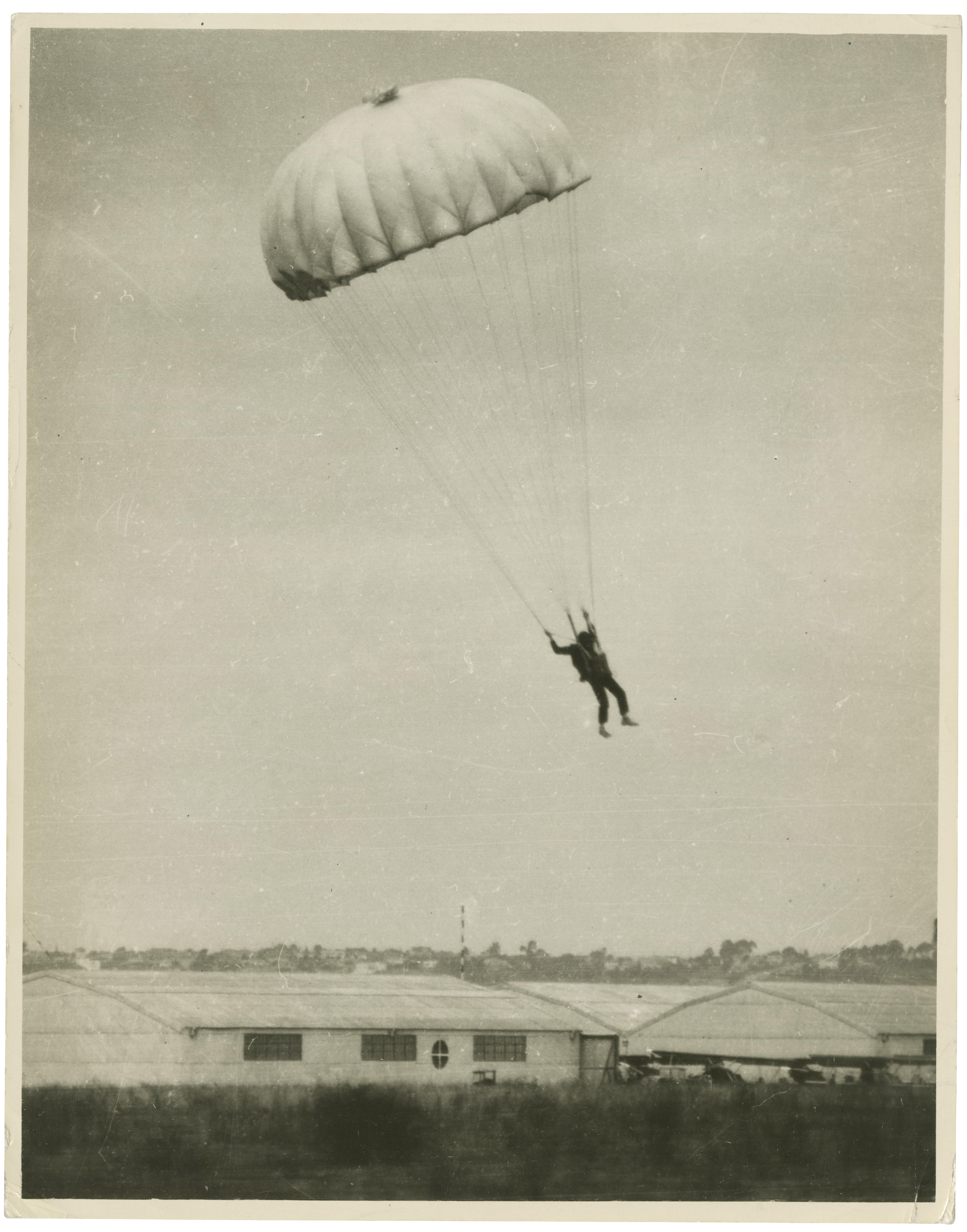 UNDERWOOD & UNDERWOOD NEWS PHOTOS (ACTIVE 1888–1940S), Three images of ...
