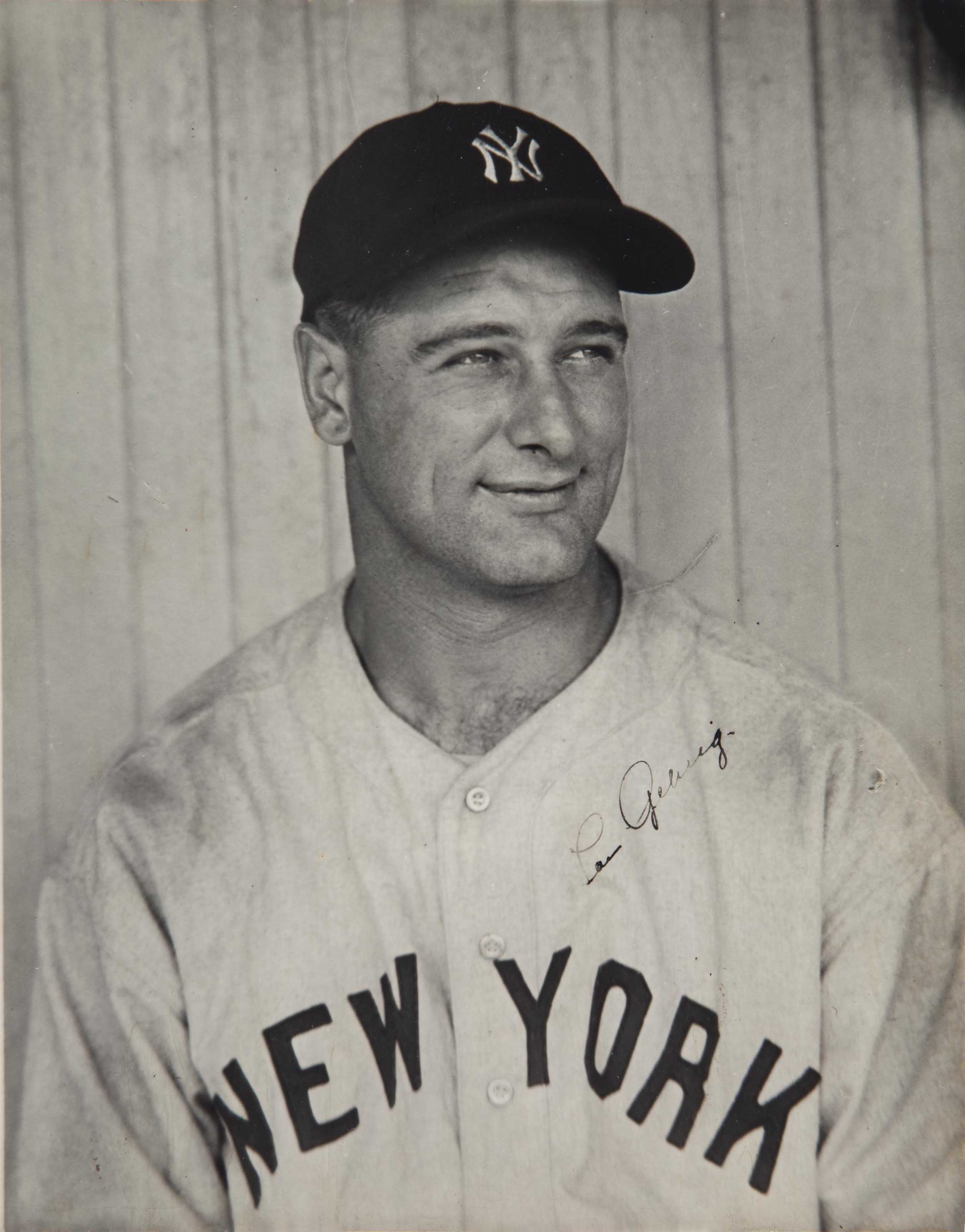 LOU GEHRIG SIGNED PHOTOGRAPH