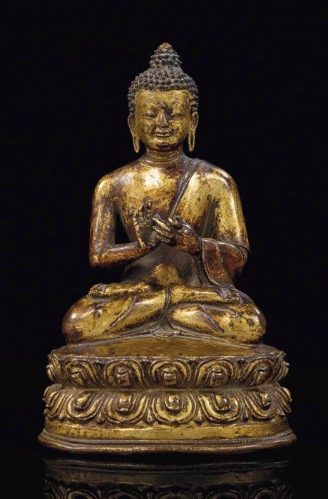 STATUE DE BOUDDHA SHAKYAMUNI EN BRONZE DORE, TIBET, FIN DU XVEME SIECLE | Christie's