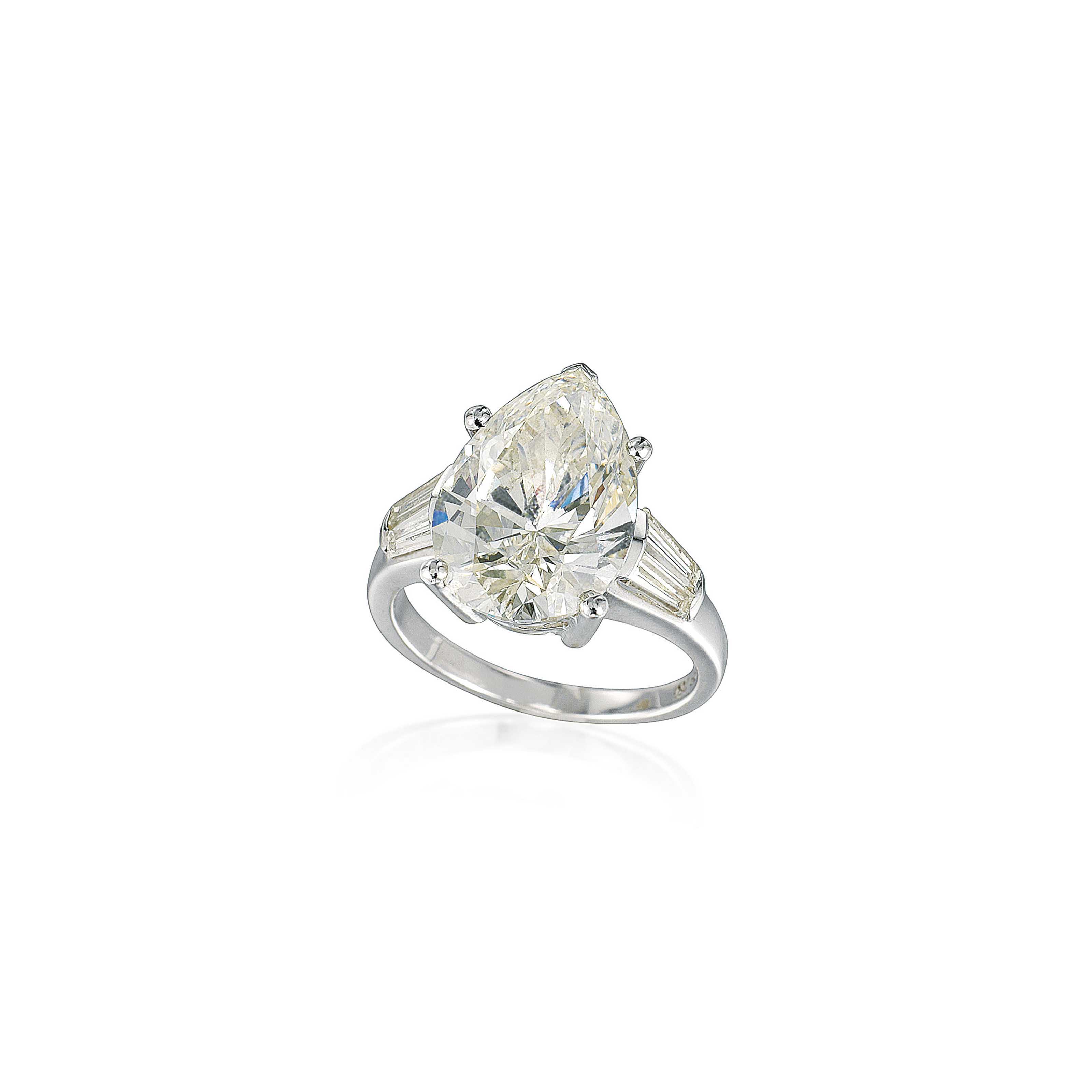 A DIAMOND SINGLE STONE RING