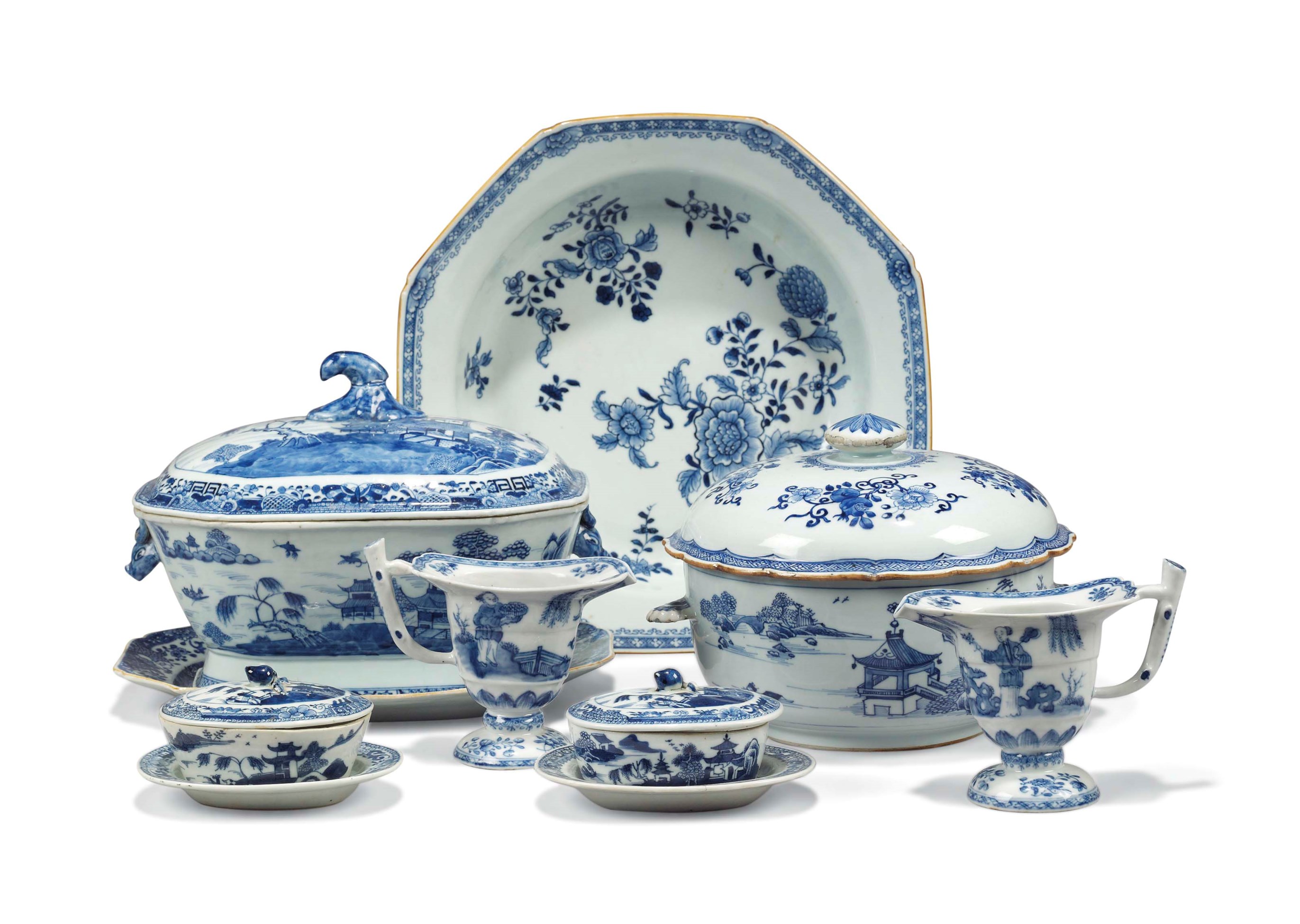 A GROUP OF CHINESE EXPORT BLUE AND WHITE WARES