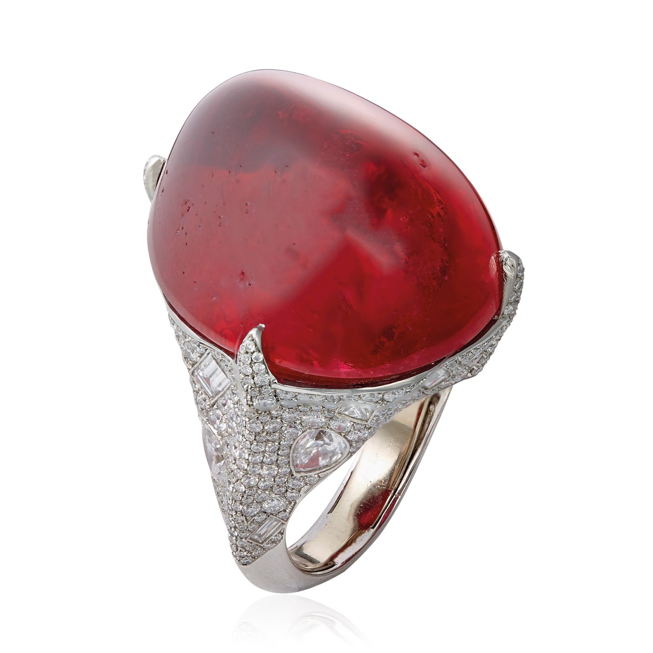 A SPINEL AND DIAMOND RING | Christie's