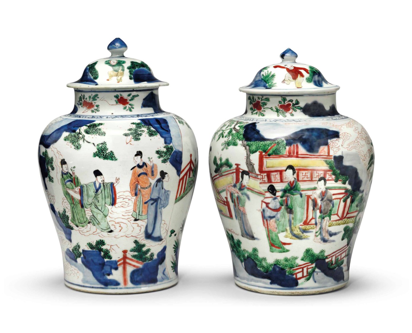 A PAIR OF WUCAI JARS AND COVERS, LATE MING DYNASTY | Christie's