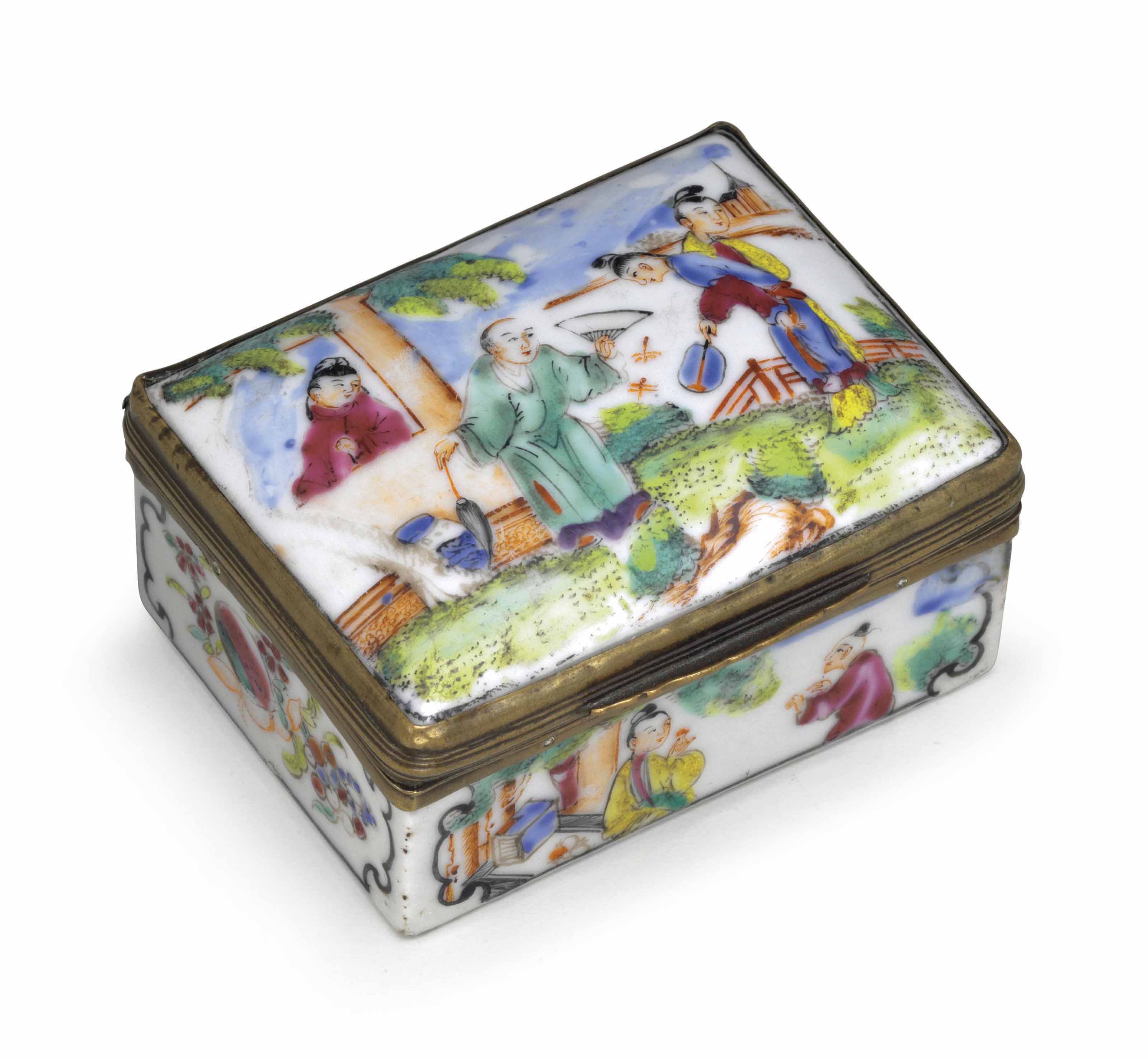 A FAMILLE ROSE ARMORIAL PORCELAIN SNUFF BOX, QIANLONG PERIOD (1735-96 ...