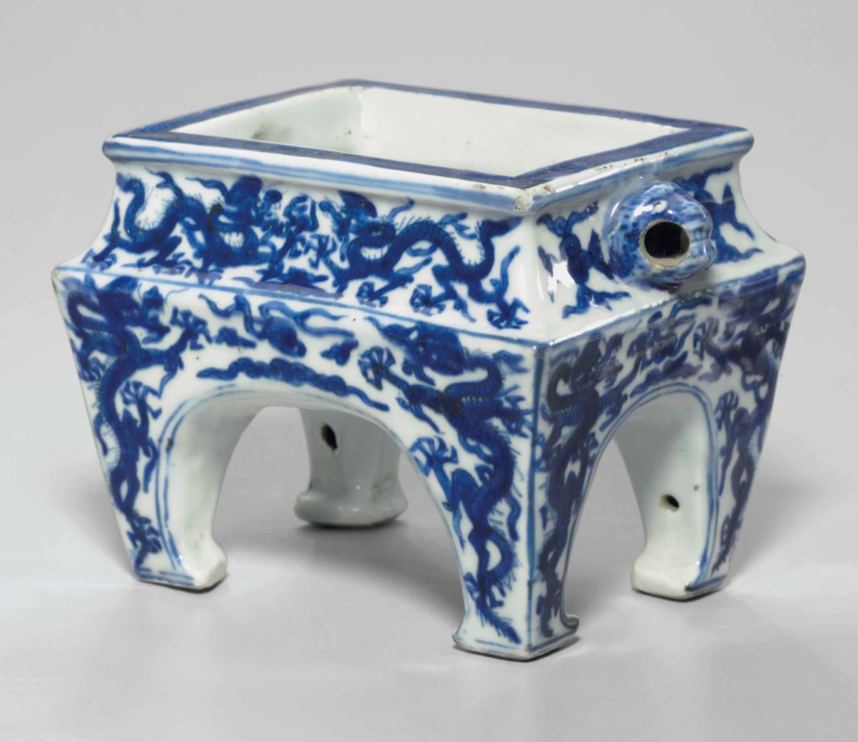 A RARE BLUE AND WHITE RECTANGULAR CENSER, WANLI SIX-CHARACTER MARK ...