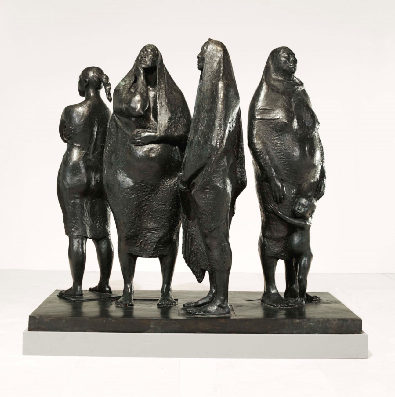 Francisco Zúñiga (1912-1998), Grupo de cuatro mujeres de pie | Christie's