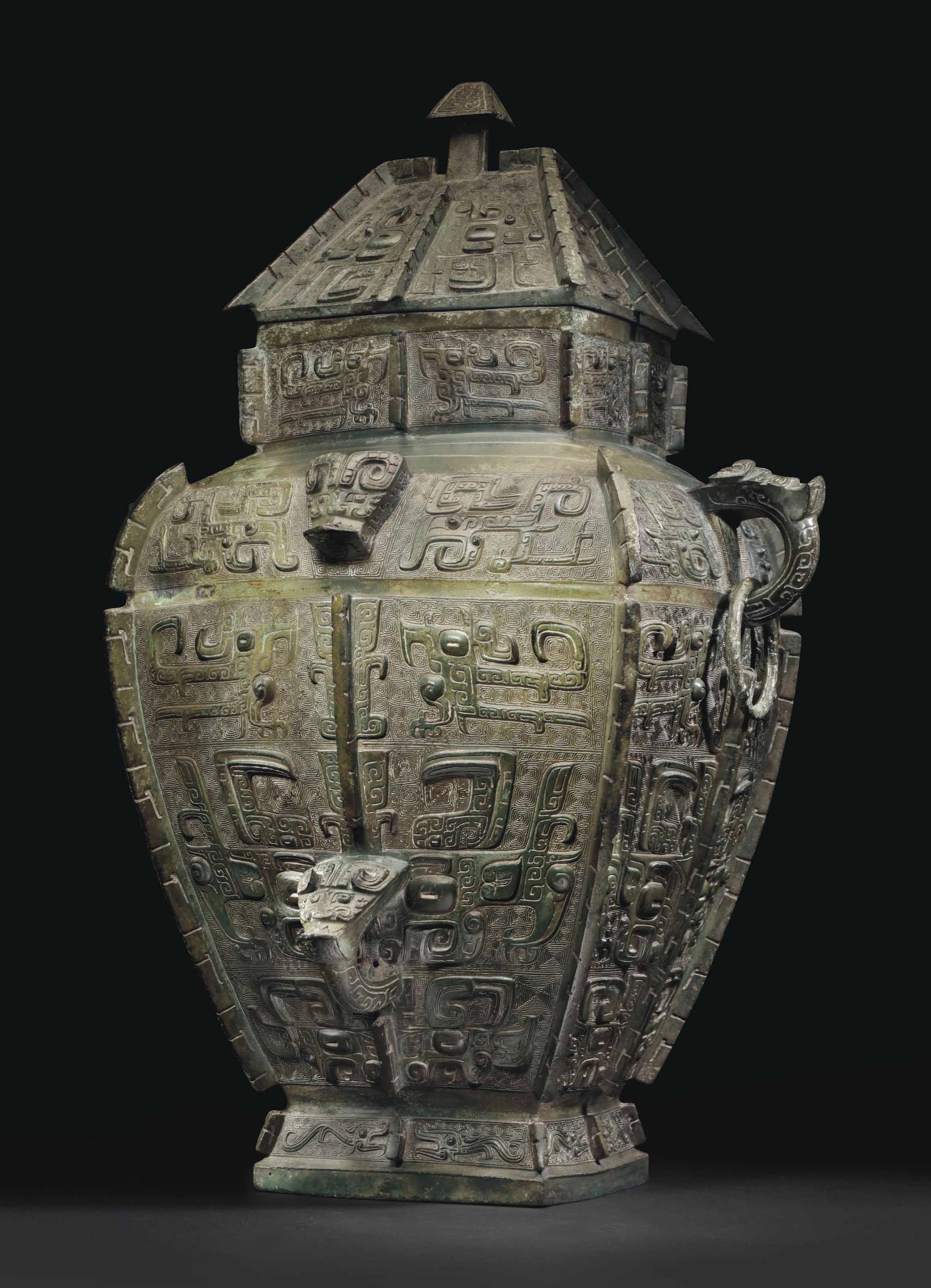 A MAGNIFICENT AND HIGHLY IMPORTANT BRONZE RITUAL WINE VESSEL AND COVER ...