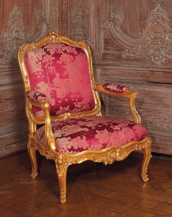 FAUTEUIL A LA REINE DU DEBUT DE L'EPOQUE LOUIS XV, VERS 1735 | Christie's