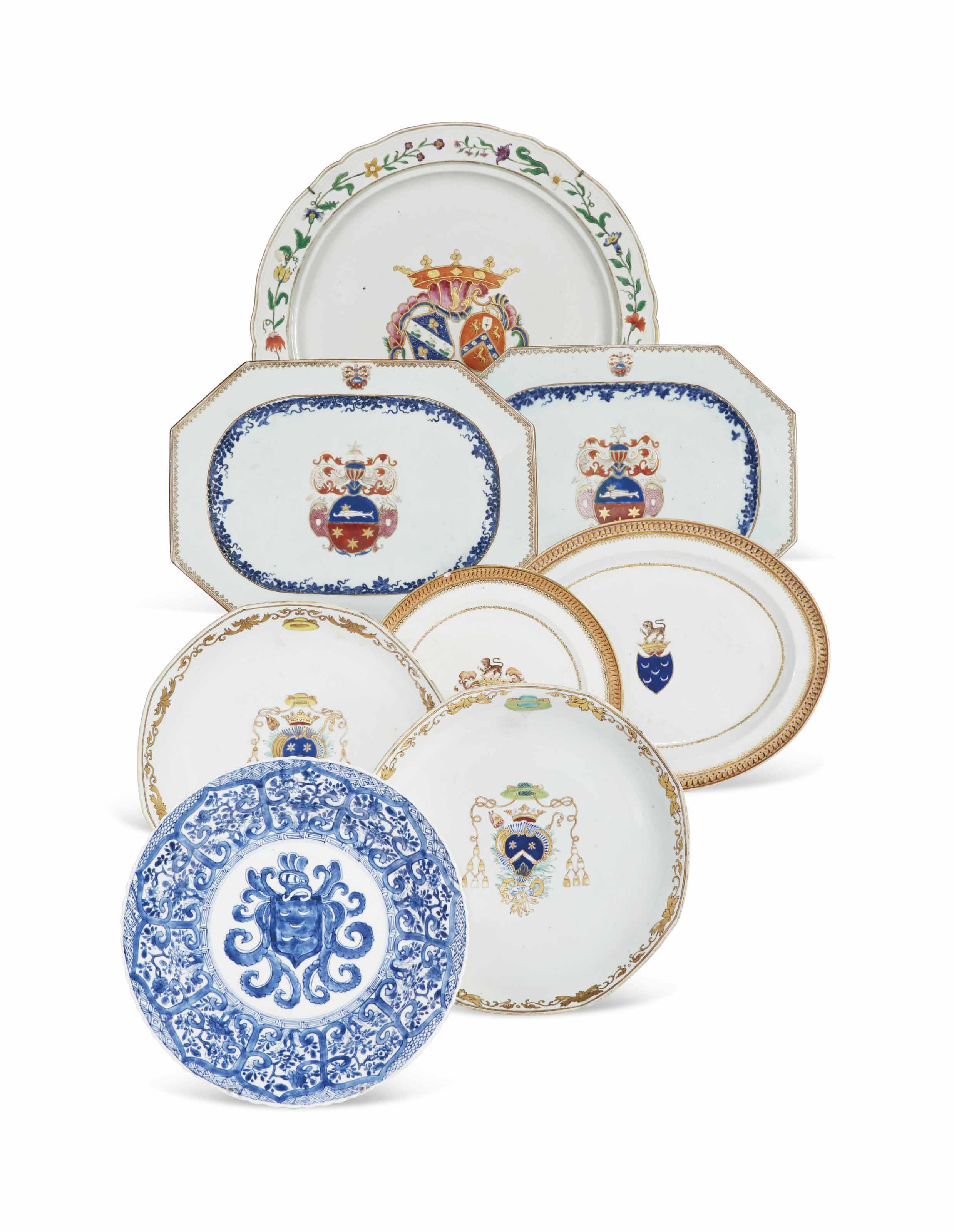 ENSEMBLE DE COUTEAUX ET PIECES DE SERVICE EN ARGENT, VERMEIL ET CORNE ...