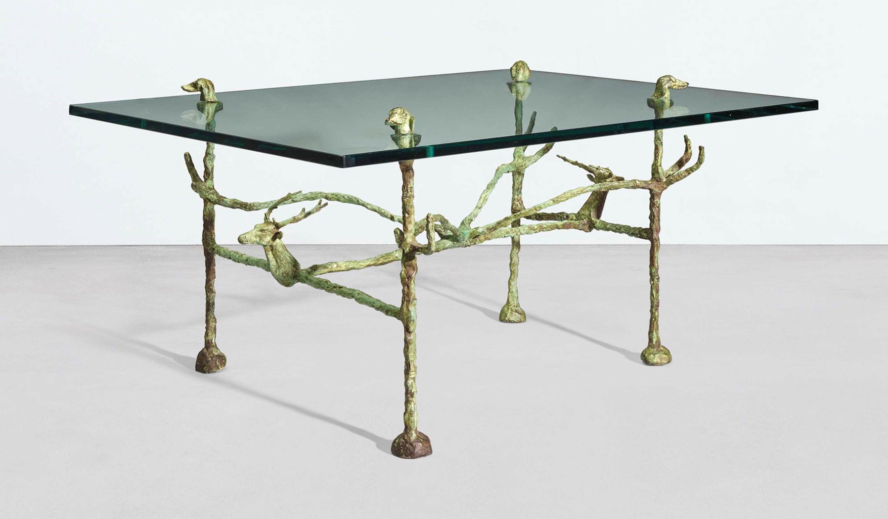 DIEGO GIACOMETTI (1902-1985), Table basse aux cerfs et chiens, um 1962 ...