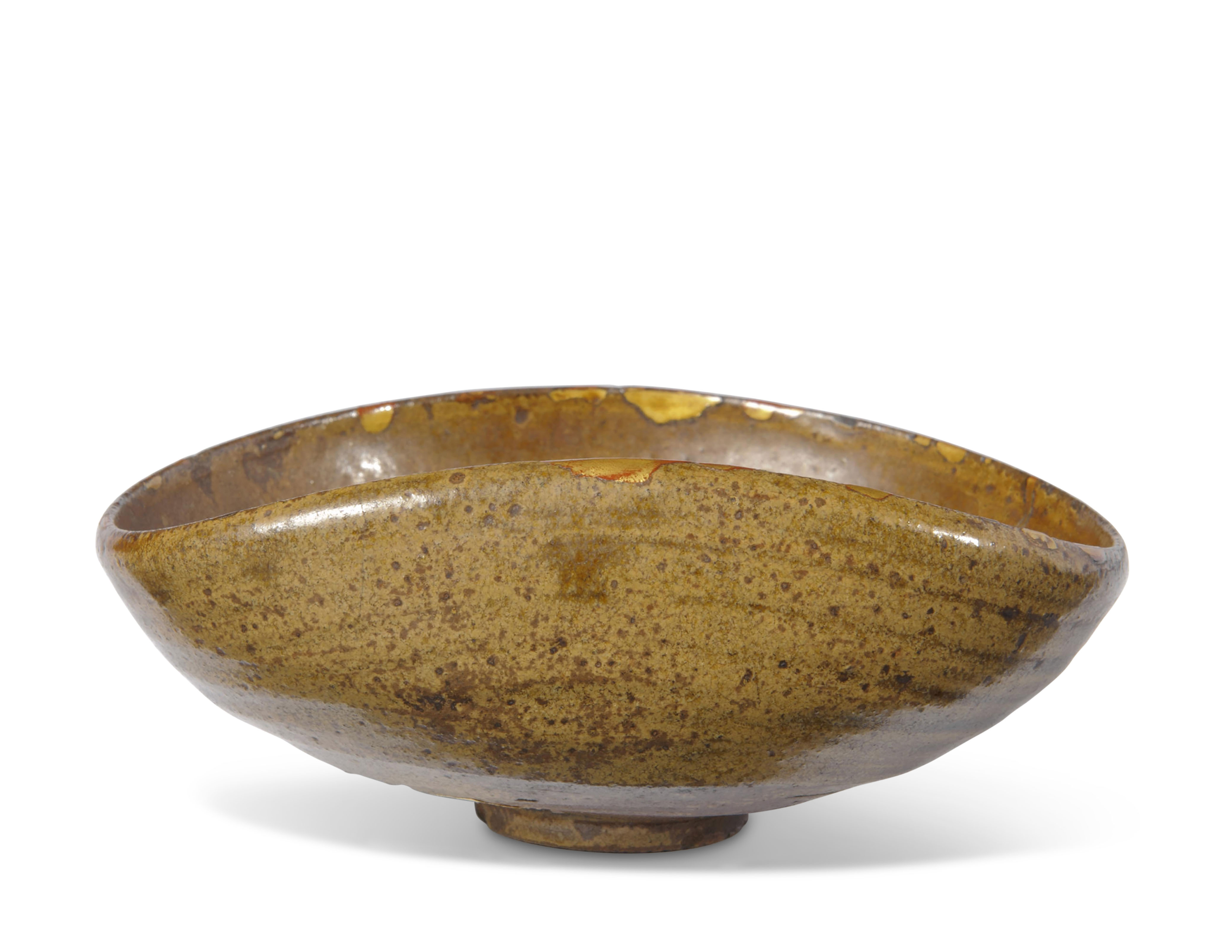 A SETO SHOE-SHAPED TEA BOWL (CHAWAN), EDO PERIOD (17TH-18TH CENTURY ...