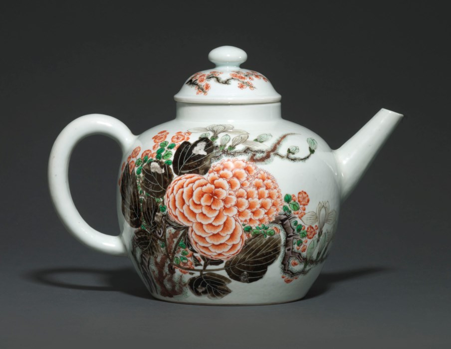 A VERY RARE AND LARGE FAMILLE VERTE 'YU TANG FU GUI' TEAPOT