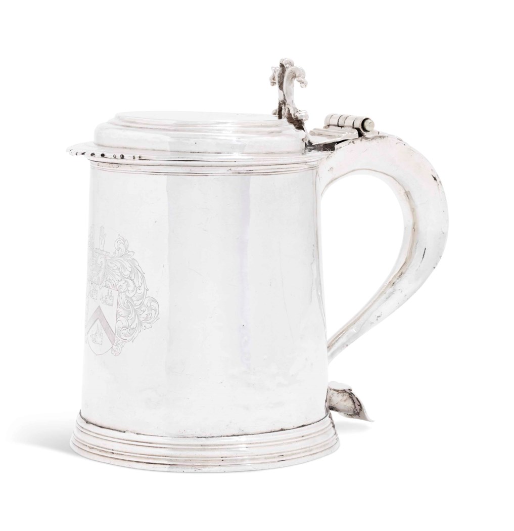 A WILLIAM III IRISH SILVER TANKARD, MARK OF DAVID KING, DUBLIN, 1699 ...