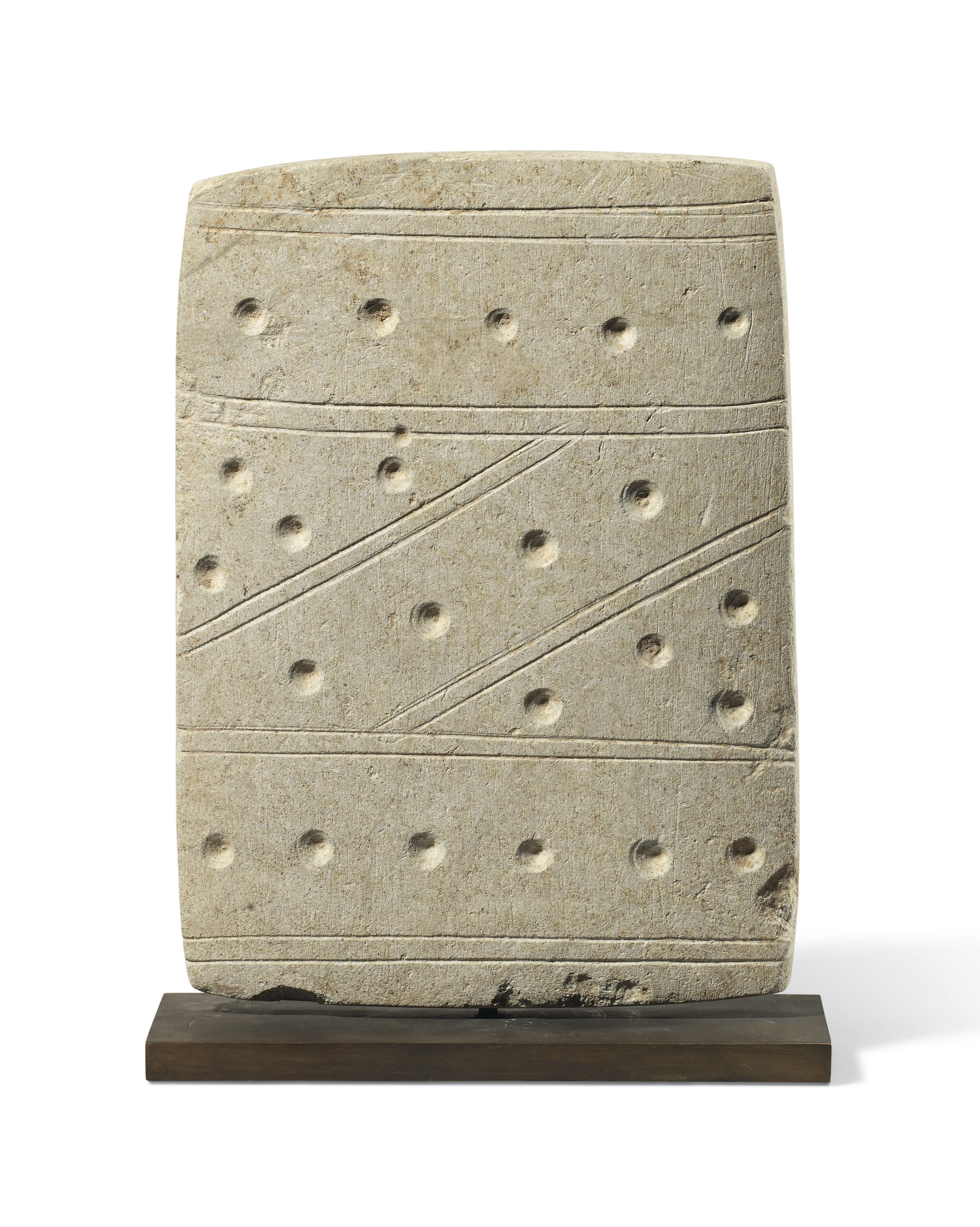 VALDIVIA STONE PLAQUE CIRCA 2300-2000 - Auktionen & Preisarchiv