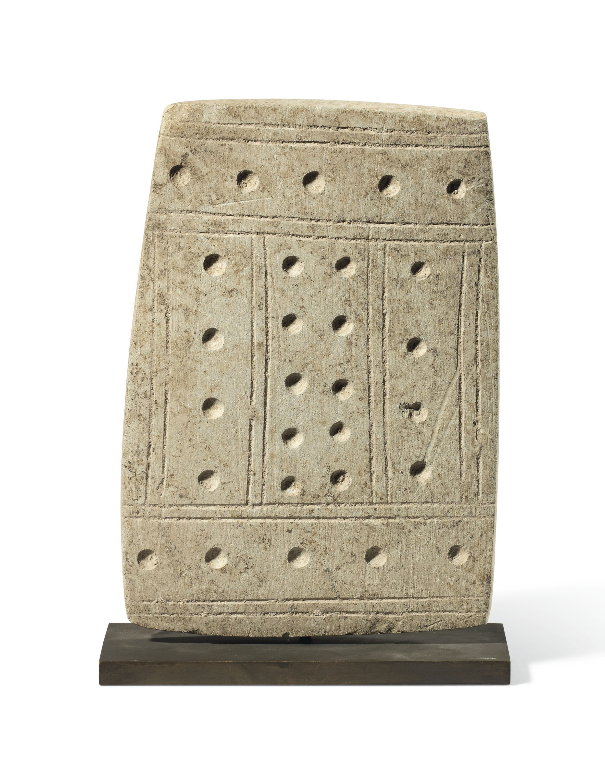 VALDIVIA STONE PLAQUE CIRCA 2300-2000 - Auktionen & Preisarchiv