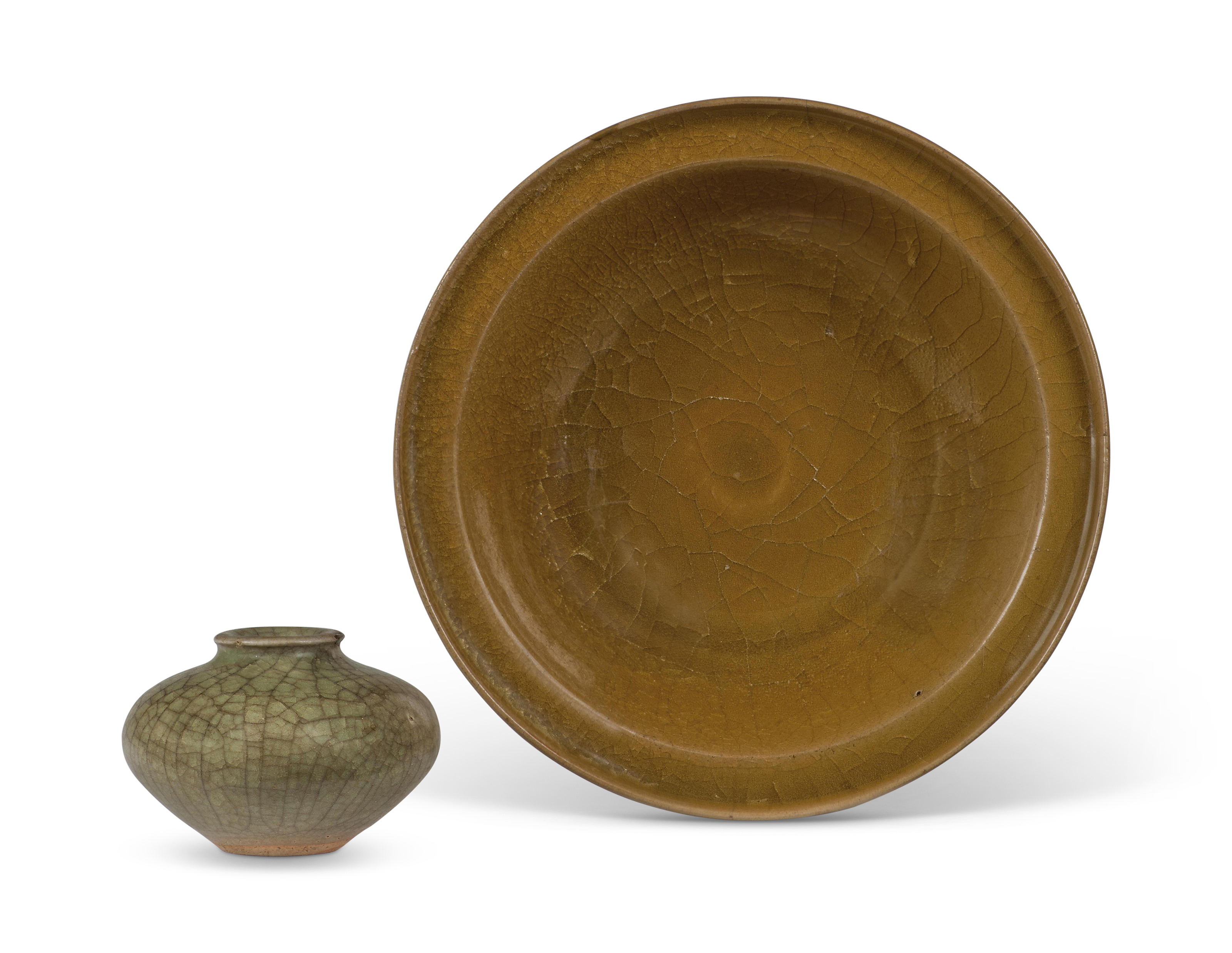 A CRACKLE-GLAZED DISH AND GE-TYPE JAR, SONG DYNASTY (960-1279) | Christie’s