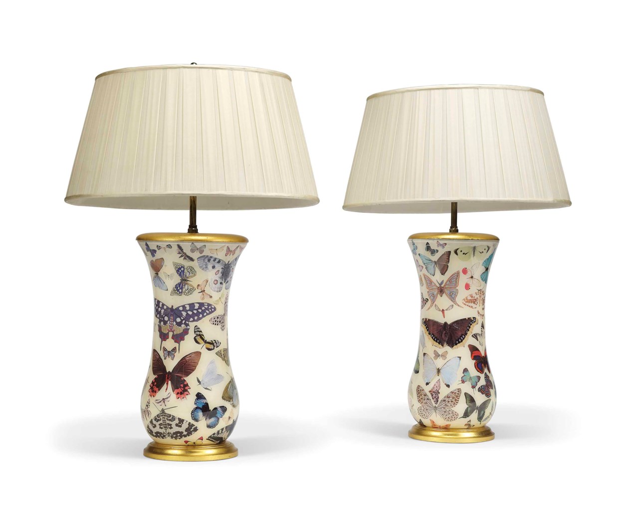 A PAIR OF MODERN DECALCOMANIA-STYLE GLASS TABLE LAMPS