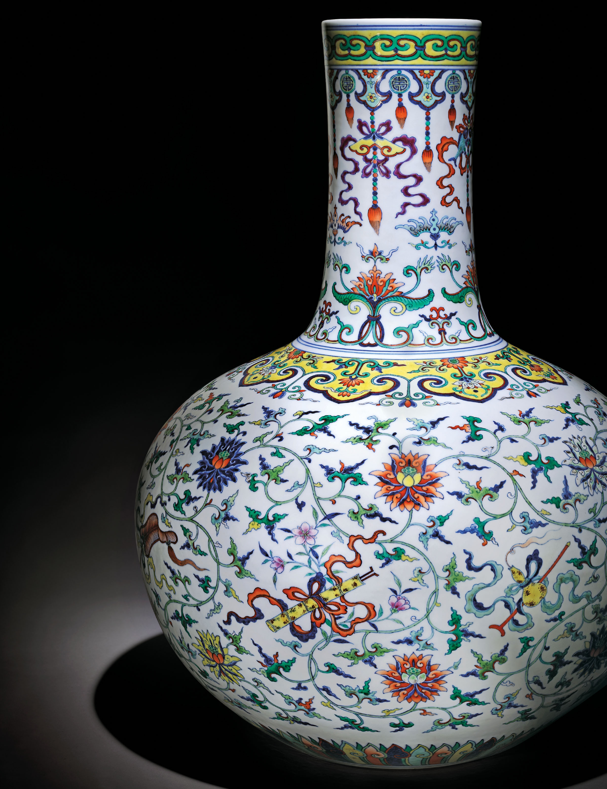 A FINE MAGNIFICENT AND EXTREMELY RARE DOUCAI AND FAMILLE ROSE ‘ANBAXIAN ...