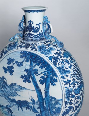 A MAGNIFICENT BLUE AND WHITE MOONFLASK, QIANLONG SIX-CHARACTER SEAL ...