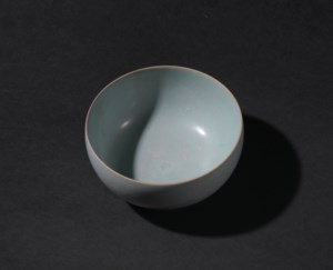 AN IMPORTANT AND EXTREMELY RARE RU ‘SKY-BLUE’ TEA BOWL, NORTHERN SONG ...