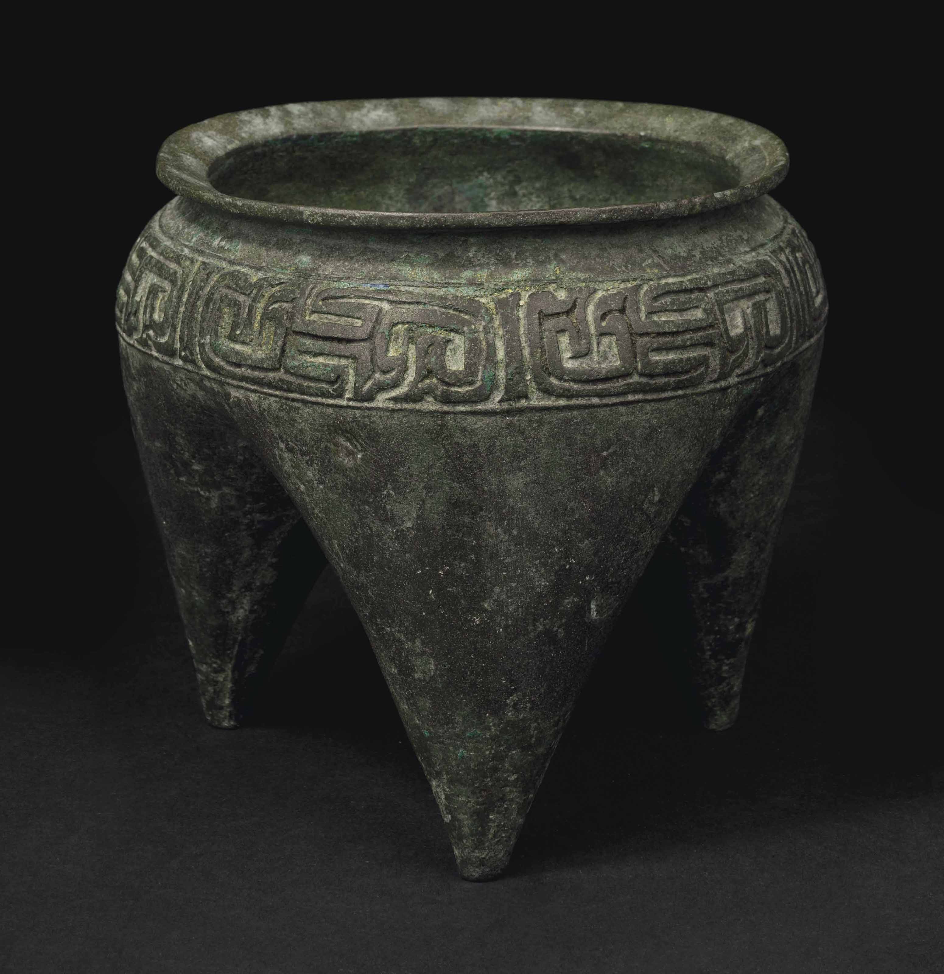 A BRONZE RITUAL TRIPOD FOOD VESSEL, LI