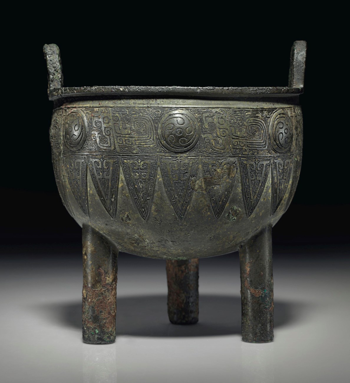A SMALL BRONZE RITUAL TRIPOD FOOD VESSEL, DING, LATE SHANG DYNASTY ...