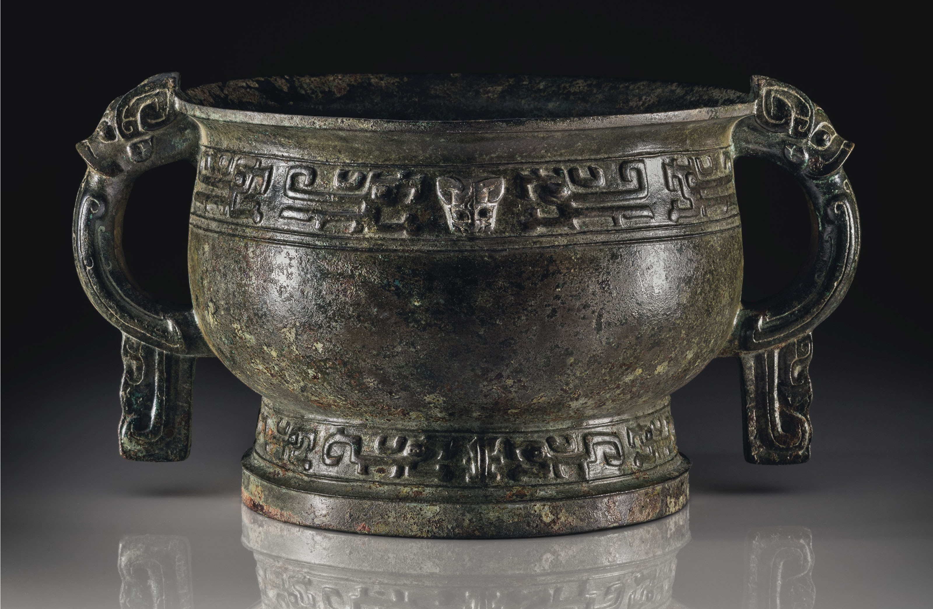 A BRONZE RITUAL FOOD VESSEL, GUI , EARLY WESTERN ZHOU DYNASTY, 11TH CENTURY BC | Christie's