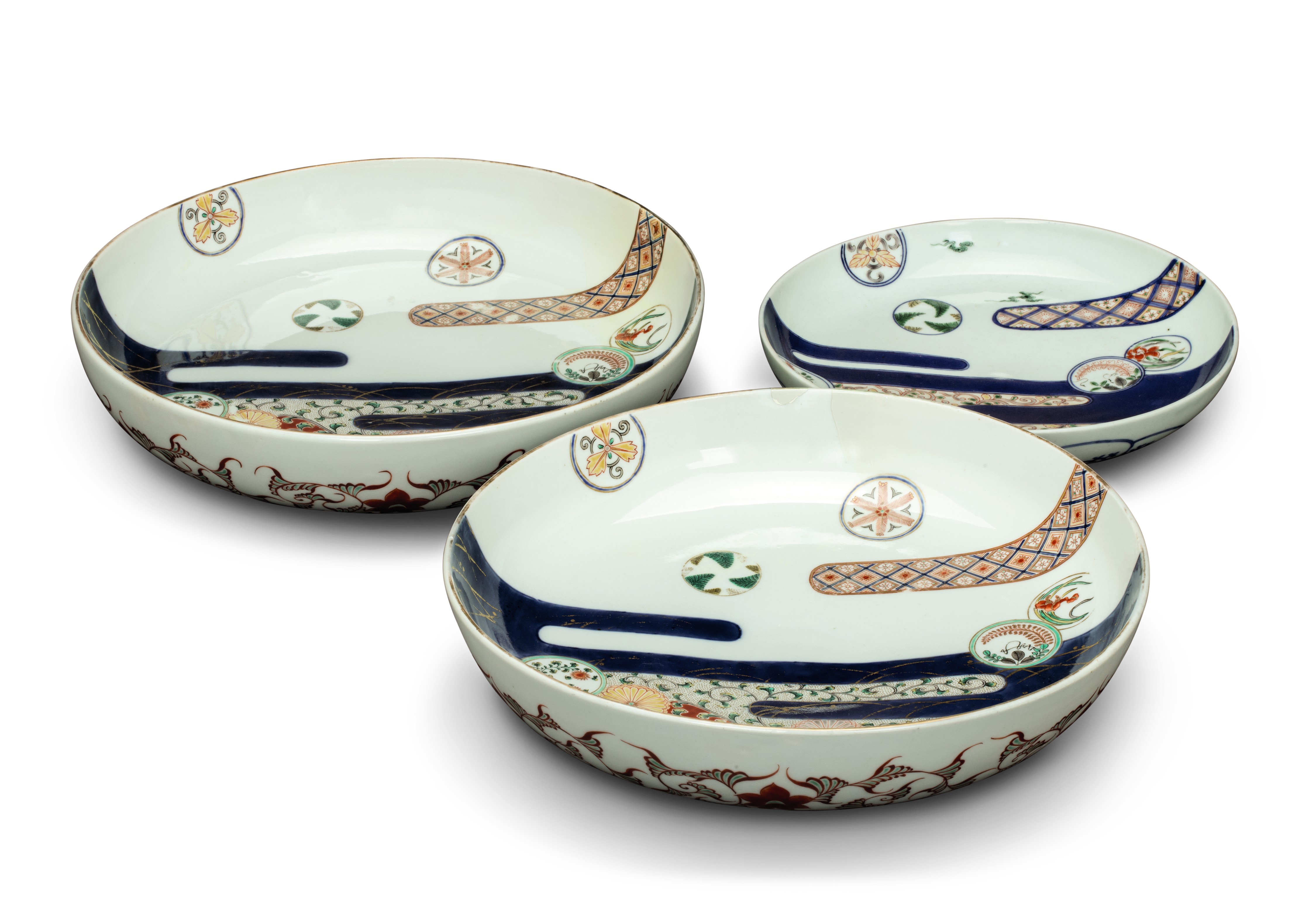 A GROUP OF THREE JAPANESE DISHES, EDO PERIOD (1615-1868) | Christie’s