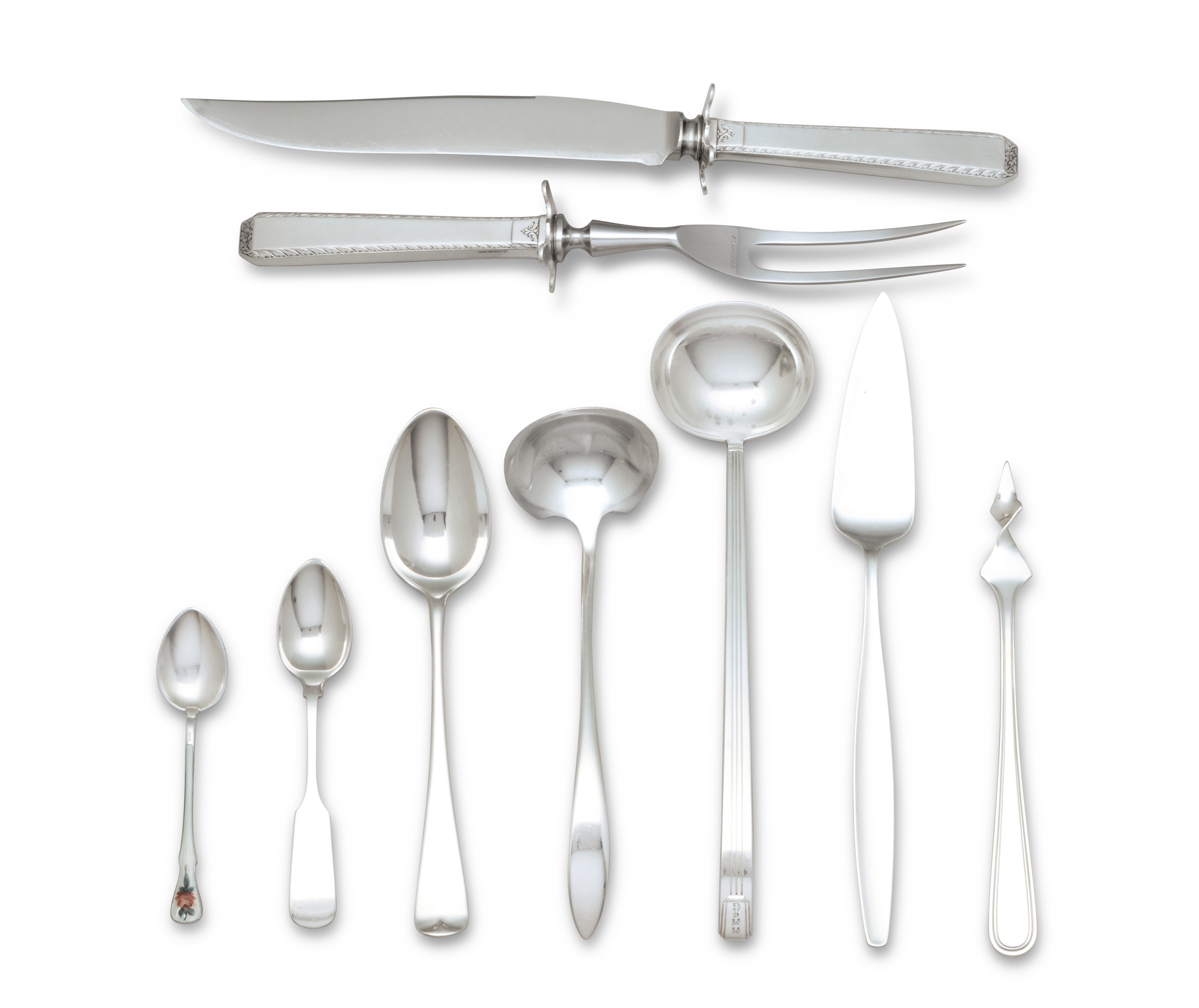 AN ASSEMBLED GROUP OF SILVER FLATWARE AND SERVERS, VARIOUS MAKERS AND ...