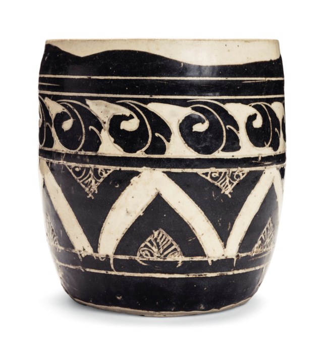 A VERY RARE LARGE CIZHOU SGRAFFIATO JAR, JIN DYNASTY (1115-1234 ...