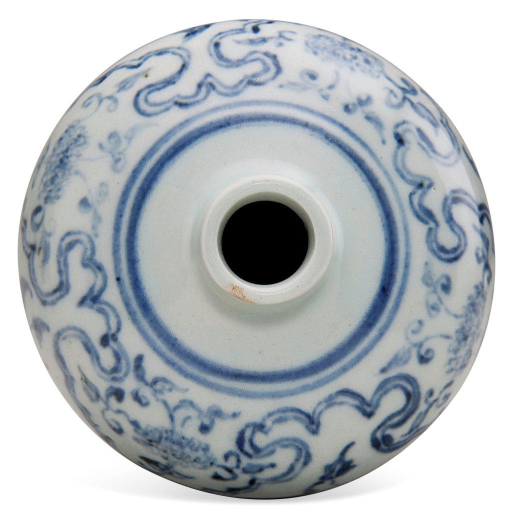 A SMALL BLUE AND WHITE VASE, MEIPING, LATE QING DYNASTY | Christie’s