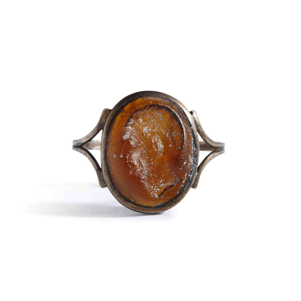 TWO ANCIENT GLASS RINGSTONES, CIRCA 2ND-1ST CENTURY B.C. | Christie’s