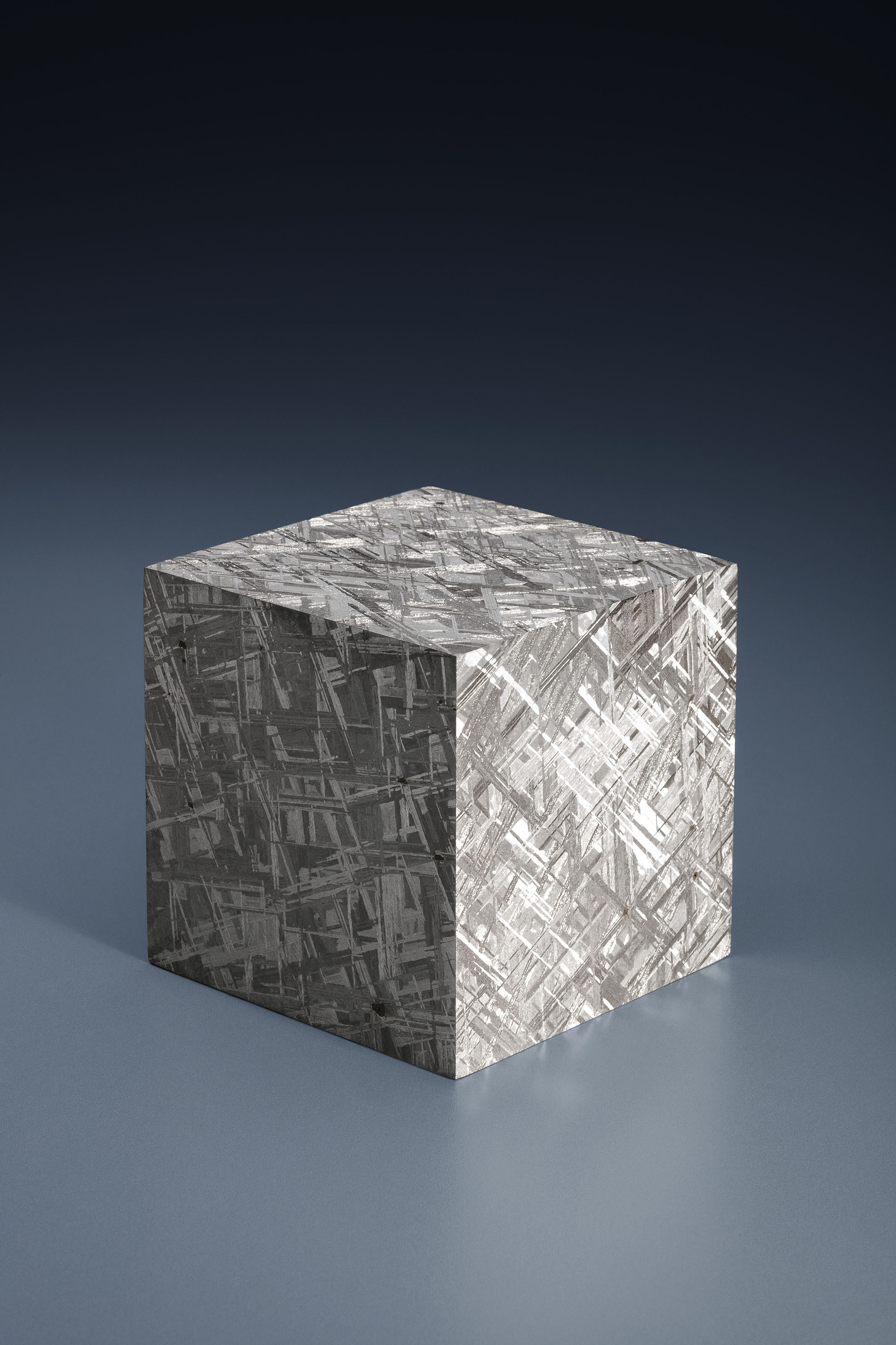 MUONIONALUSTA METEORITE CUBE — CRYSTALLINE STRUCTURE DRAMATIZED IN ...