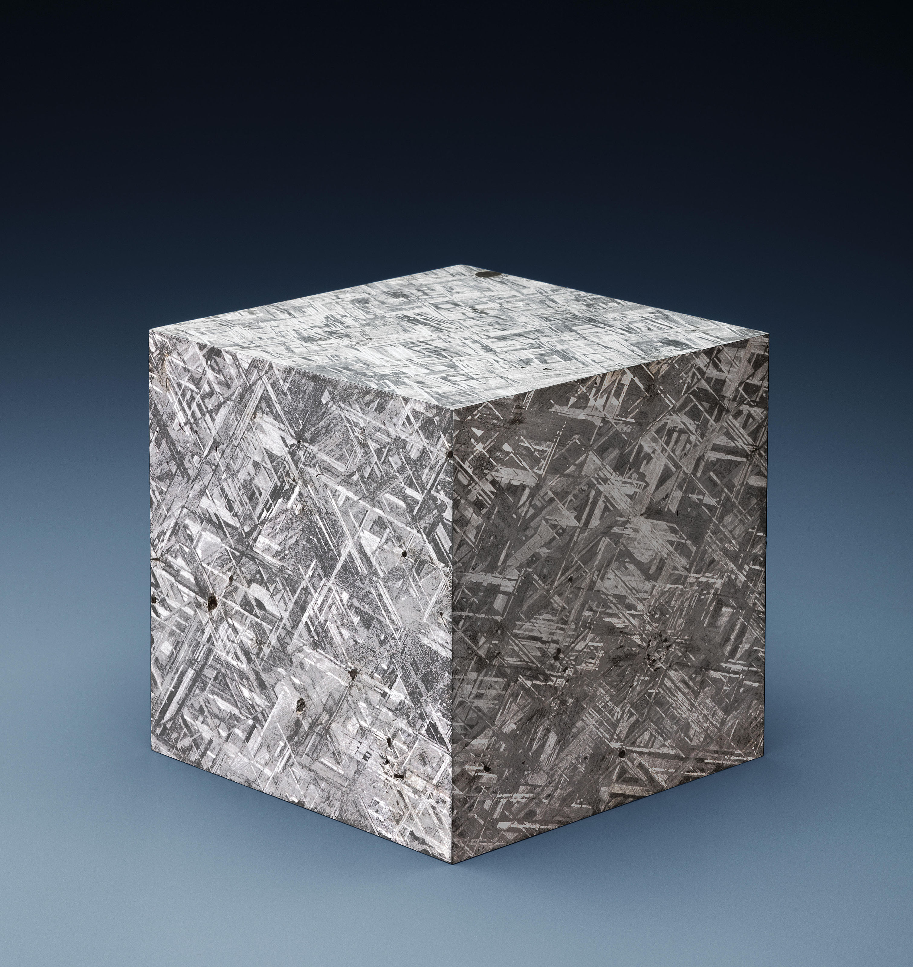 LARGE MUONIONALUSTA METEORITE CUBE — CRYSTALLINE STRUCTURE OF AN IRON ...