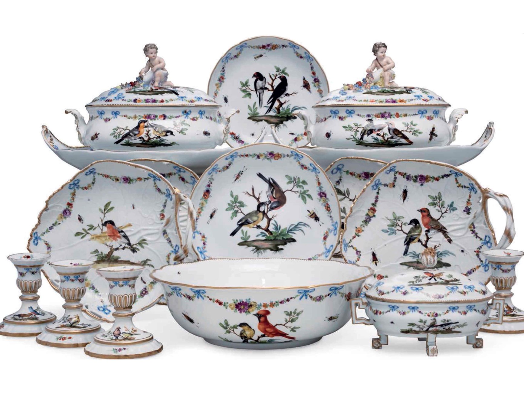 A MEISSEN PORCELAIN PART SERVICE, CIRCA 1800, BLUE CROSSED SWORDS AND ...