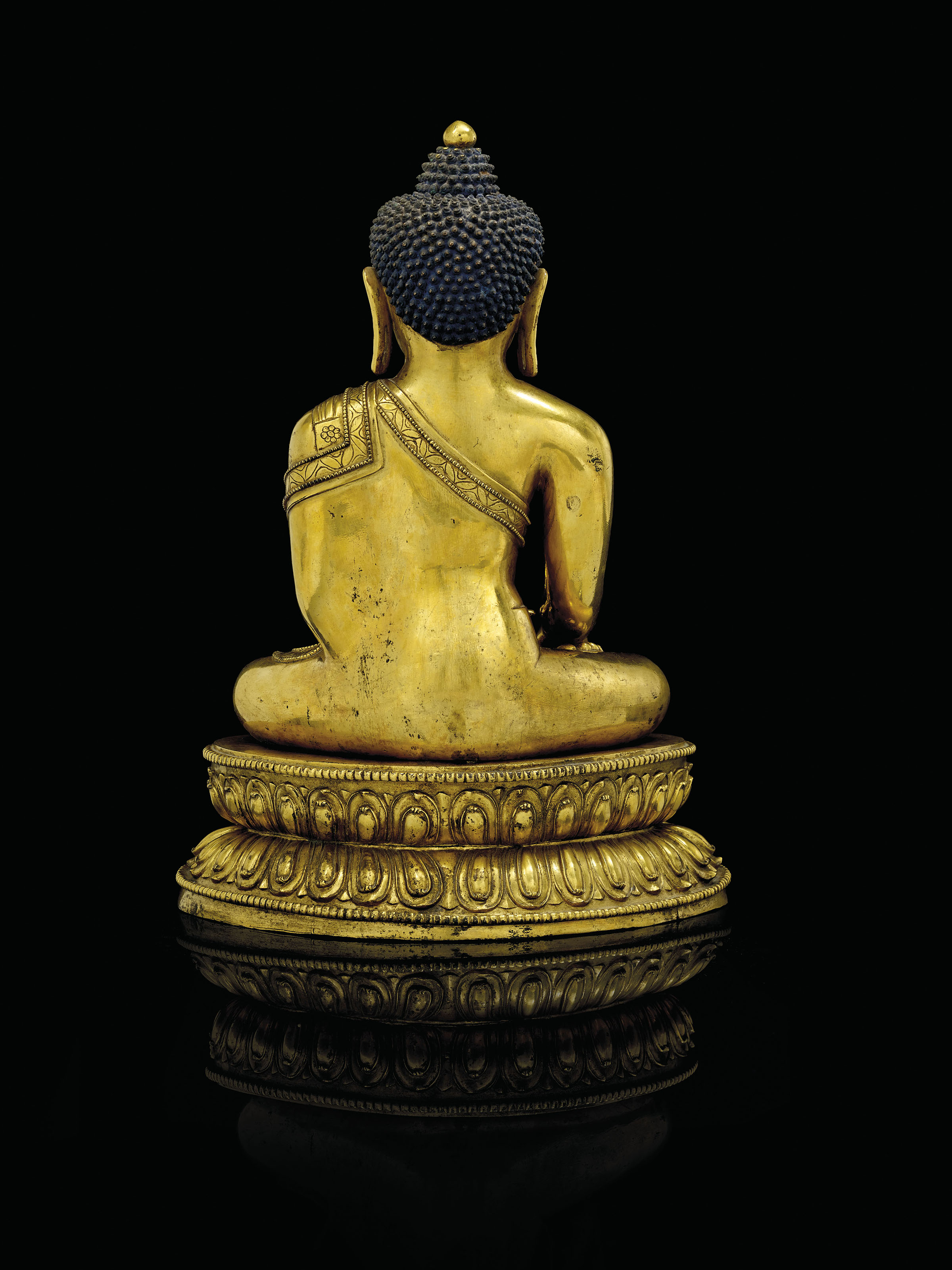RARE ET IMPORTANTE STATUE DE BOUDDHA SHAKYAMUNI EN BRONZE DORE