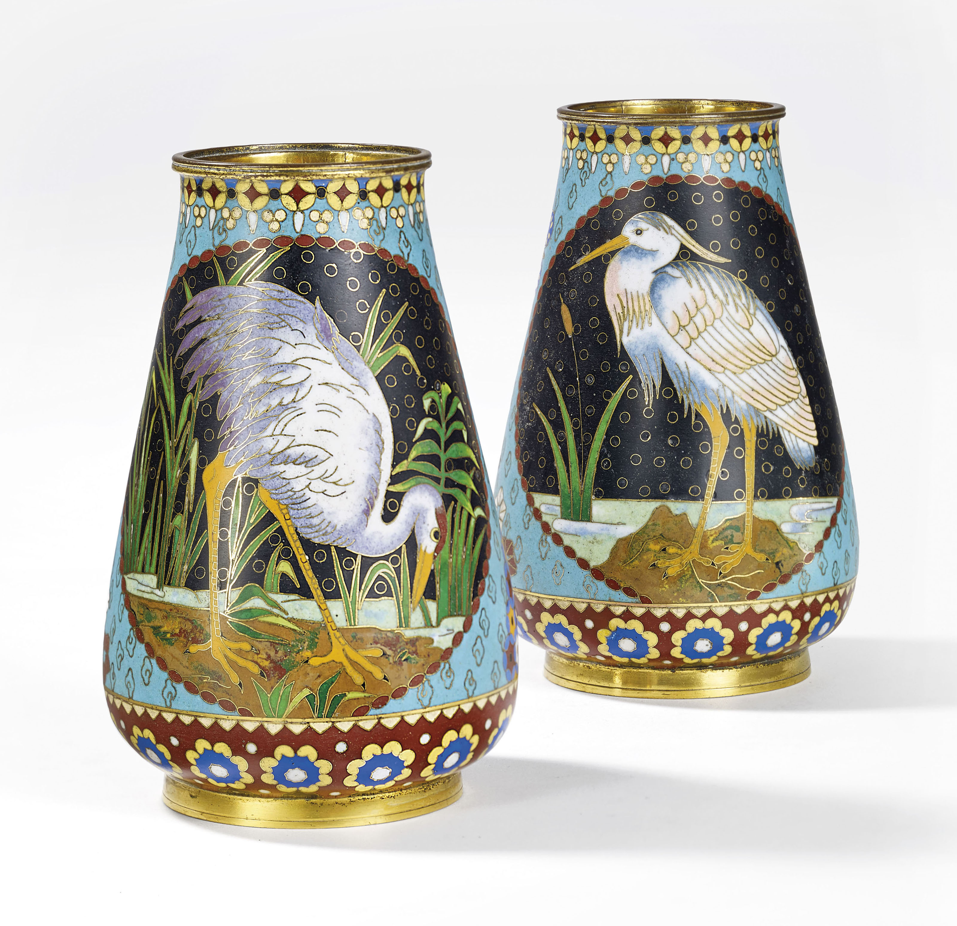 PAIRE DE VASES EN EMAUX CLOISONNES - auctions & price archive