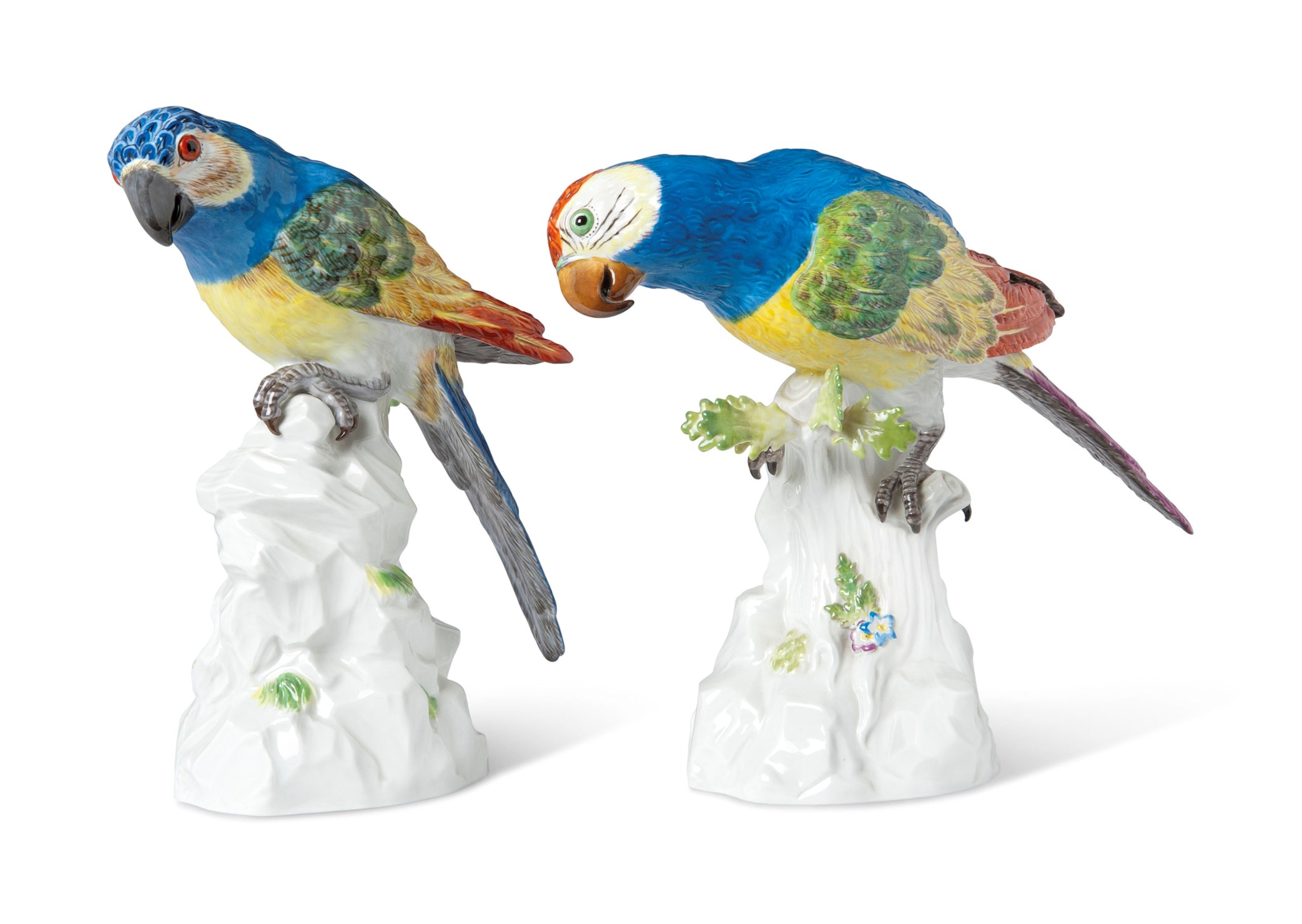 A PAIR OF MEISSEN PORCELAIN PARROTS, DATE CYPHERS FOR 1981, BLUE ...