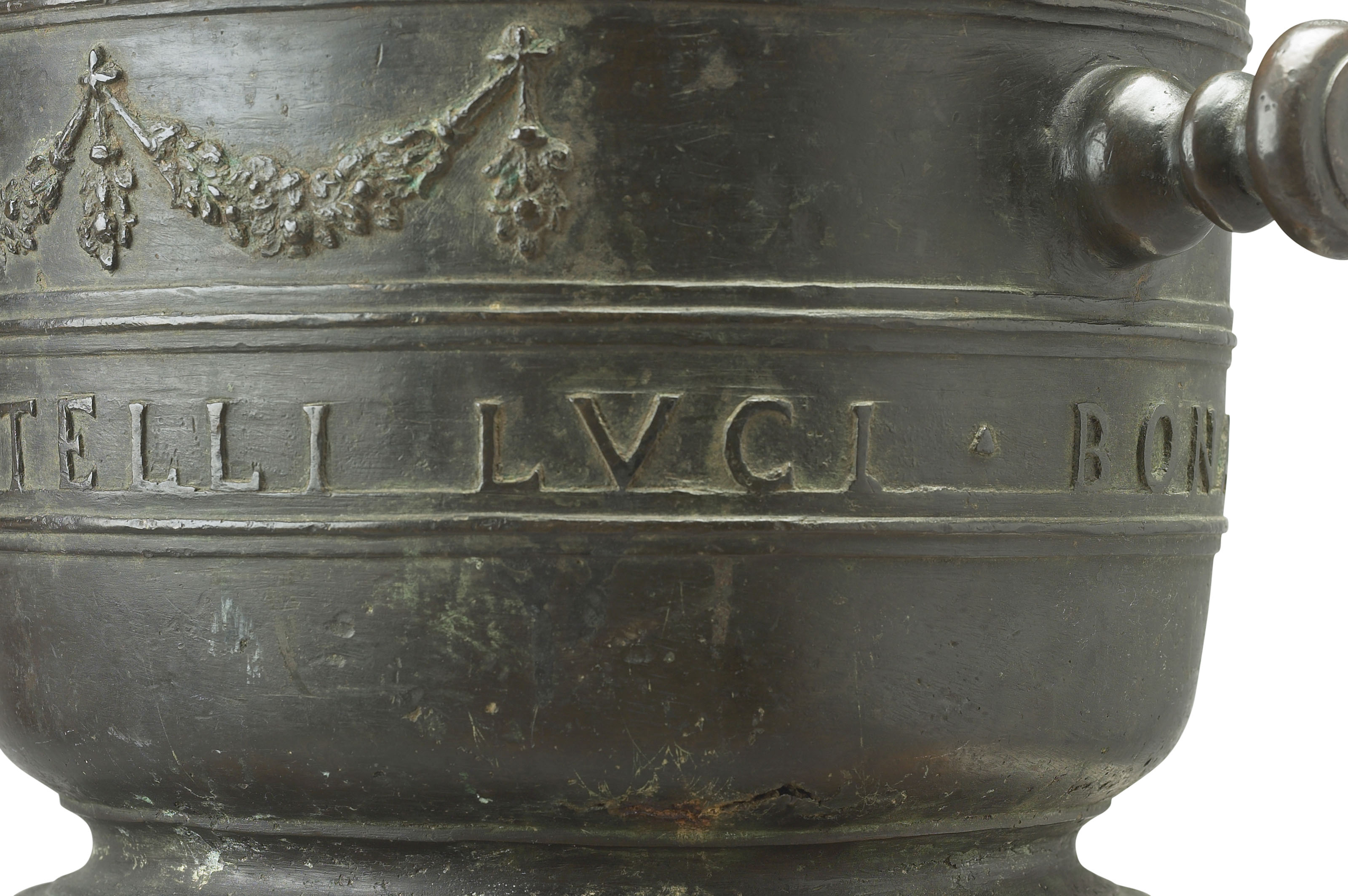 AN ITALIAN BRONZE LARGE MORTAR