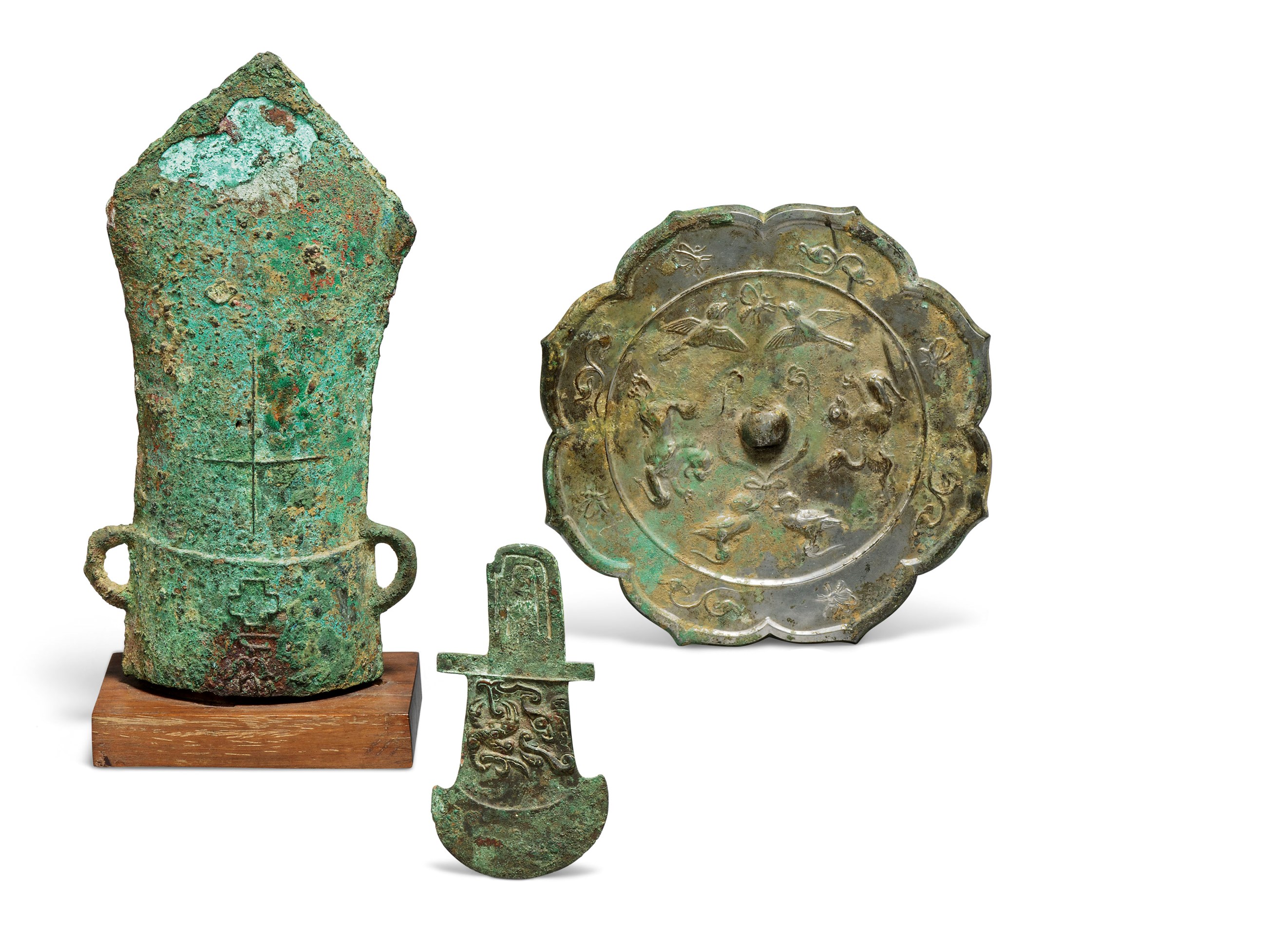 A GROUP OF THREE CHINESE BRONZE ITEMS