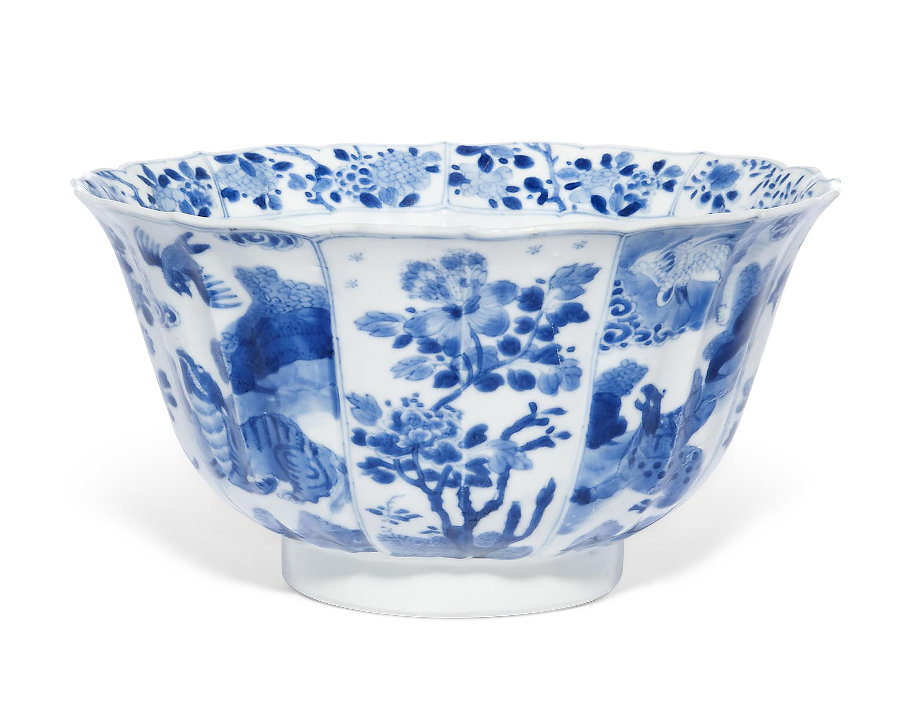 A BLUE AND WHITE 'MYTHICAL BEAST' BOWL, KANGXI PERIOD (1662-1722 ...