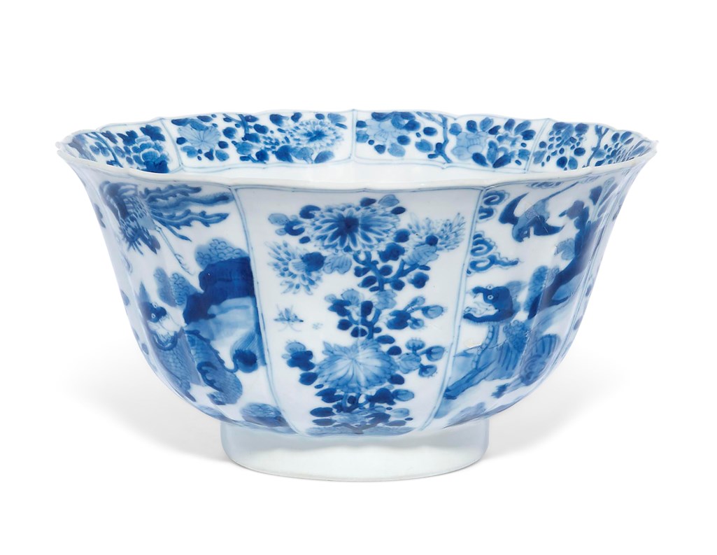 A BLUE AND WHITE 'MYTHICAL BEAST' BOWL, KANGXI PERIOD (1662-1722 ...