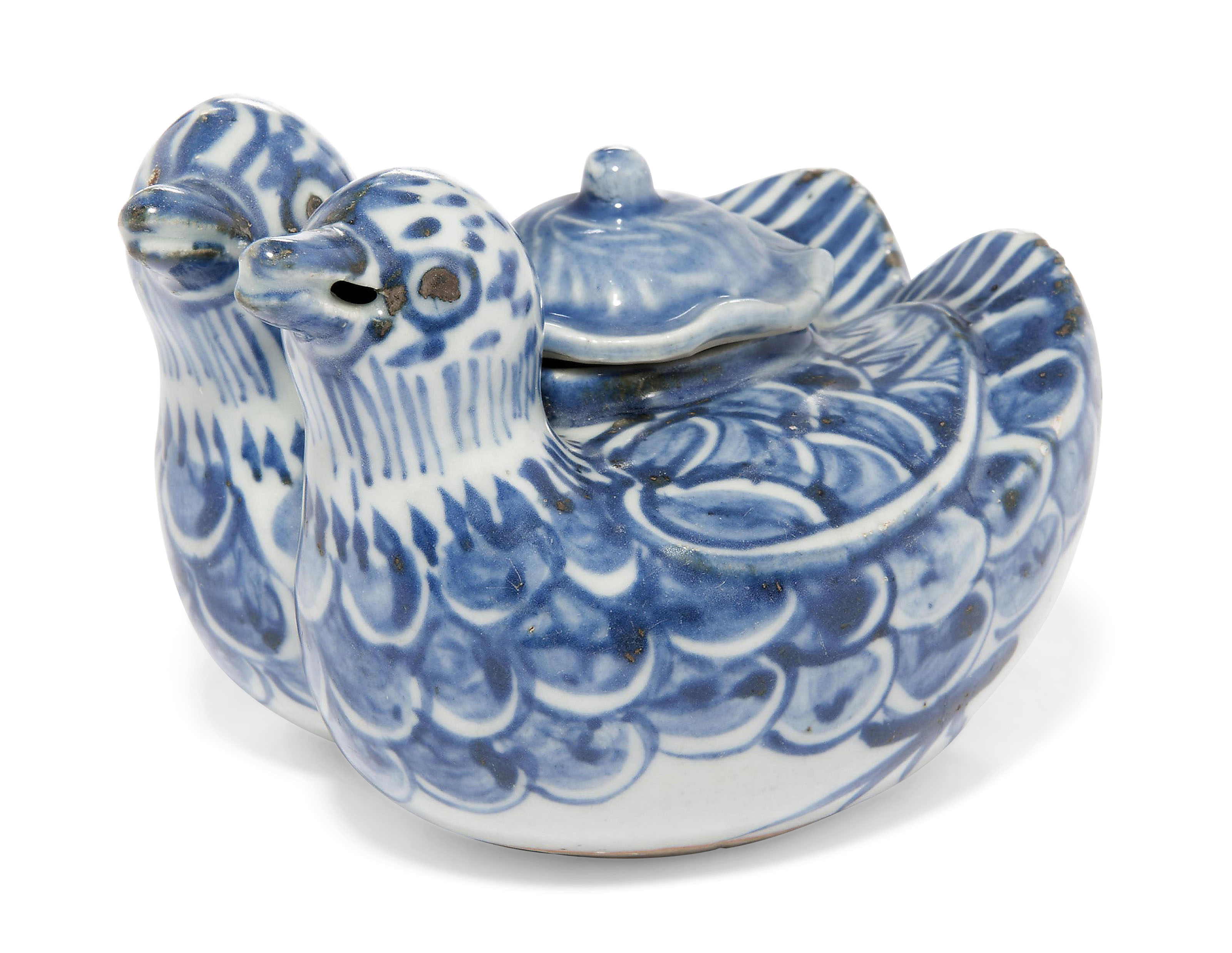A BLUE AND WHITE TWIN DUCK-FORM WATER DROPPER AND COVER, MING DYNASTY ...