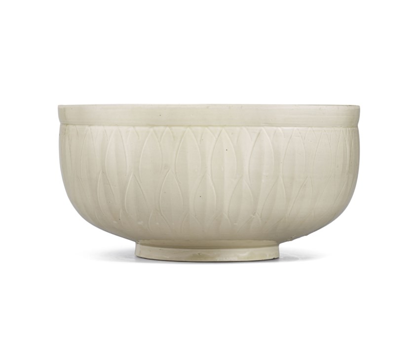 A VERY RARE LARGE DING CARVED 'FISH' BOWL