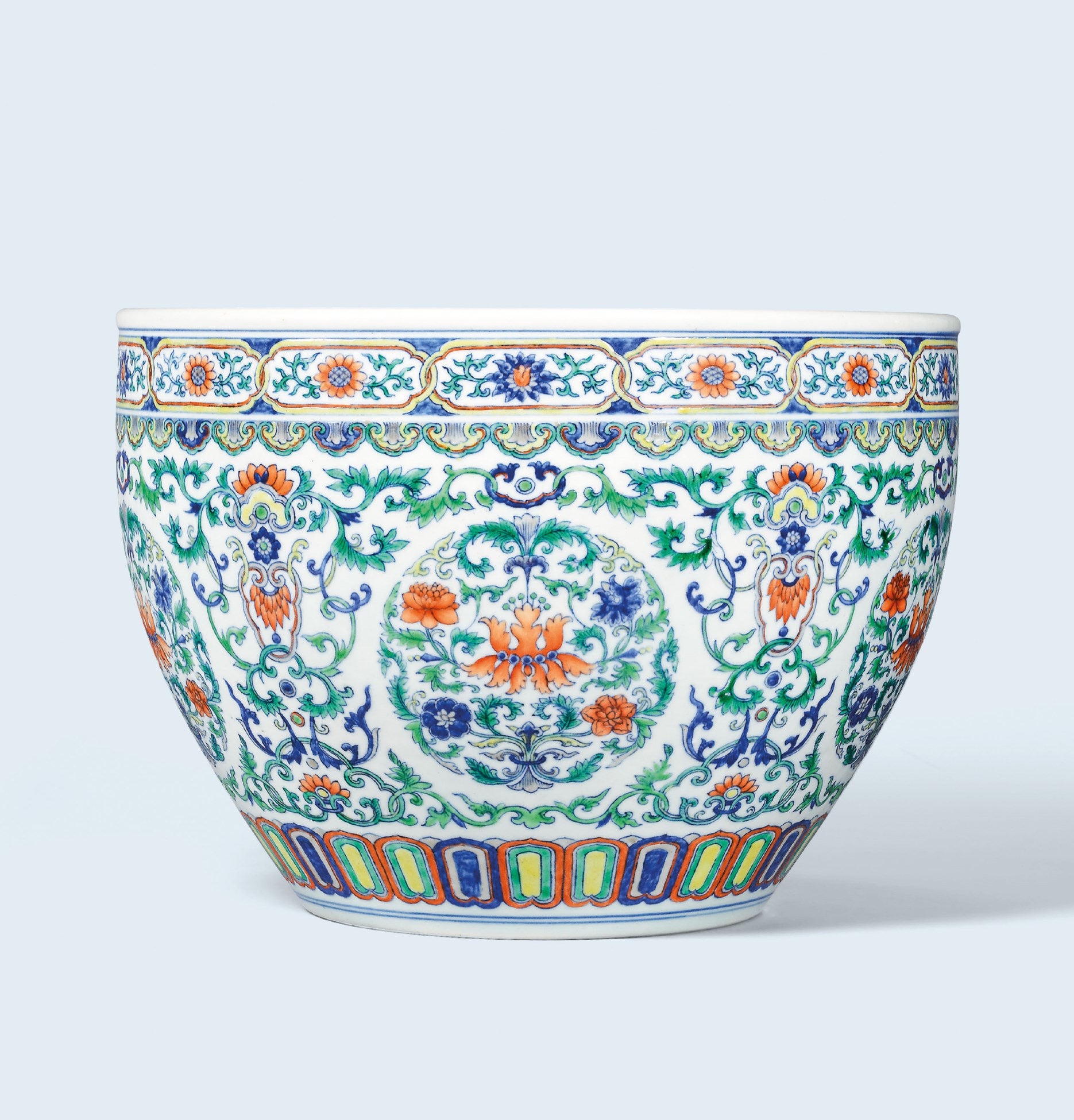 A FINE AND RARE LARGE DOUCAI JARDINIERE, QIANLONG SIX-CHARACTER SEAL ...