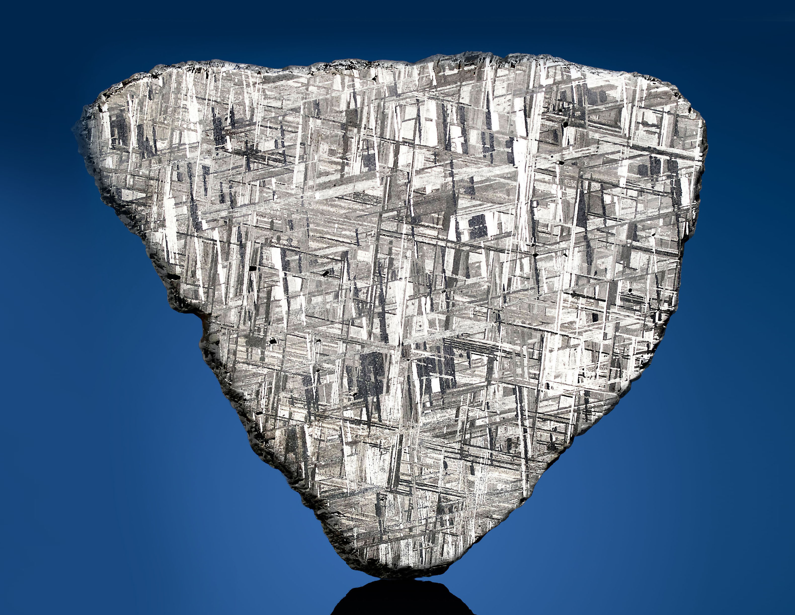 A MUONIONALUSTA METEORITE SLICE — SHIMMERING CRYSTALLINE STRUCTURE IN A ...