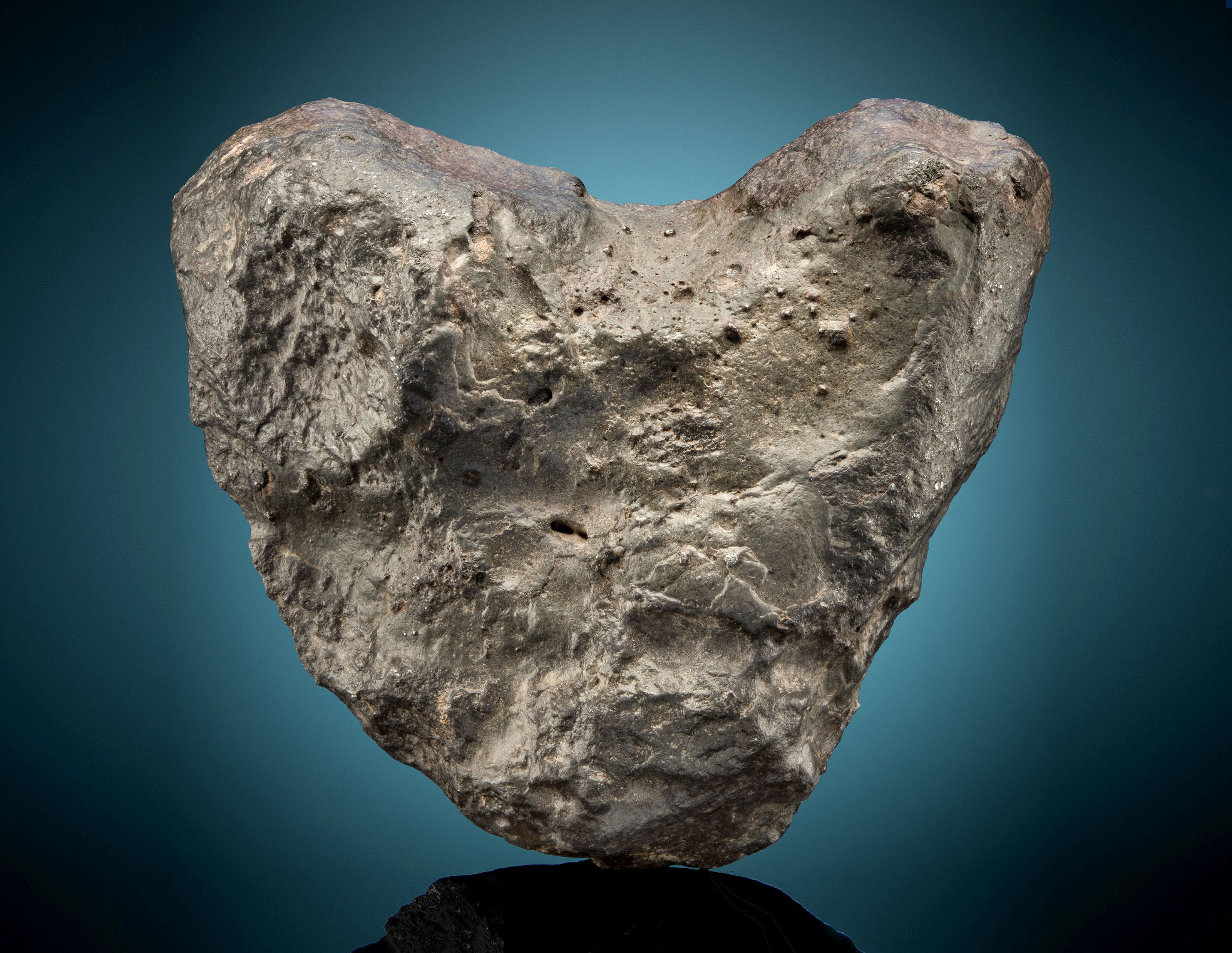 INTERIOR AND EXTERIOR OF AN IMPACT MELT BRECCIA — A METEORITE TO MELT ...