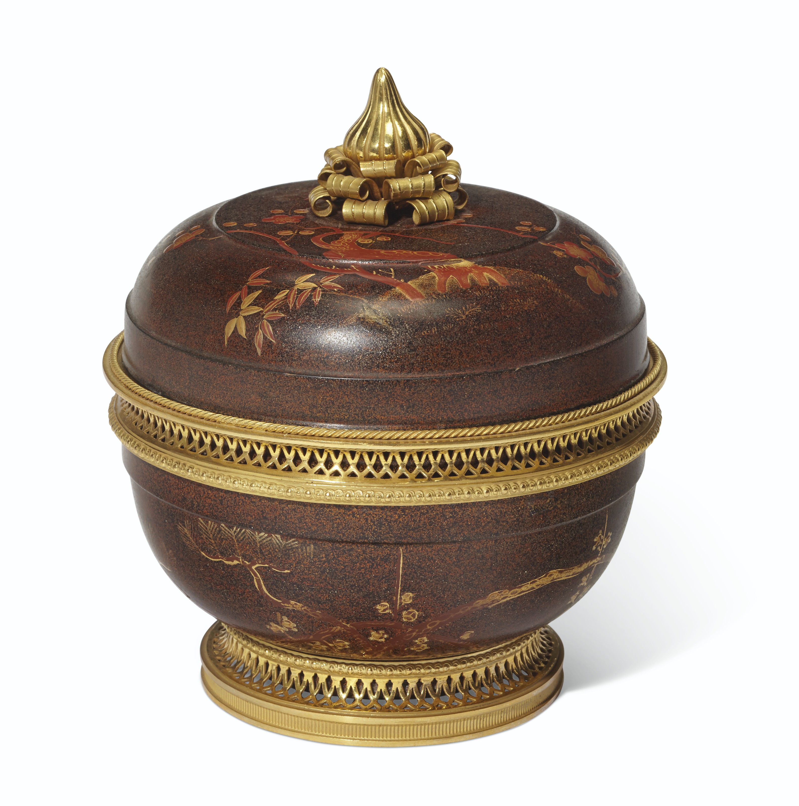 AN ORMOLU-MOUNTED JAPANESE LACQUER POT POURRI BOX AND COVER