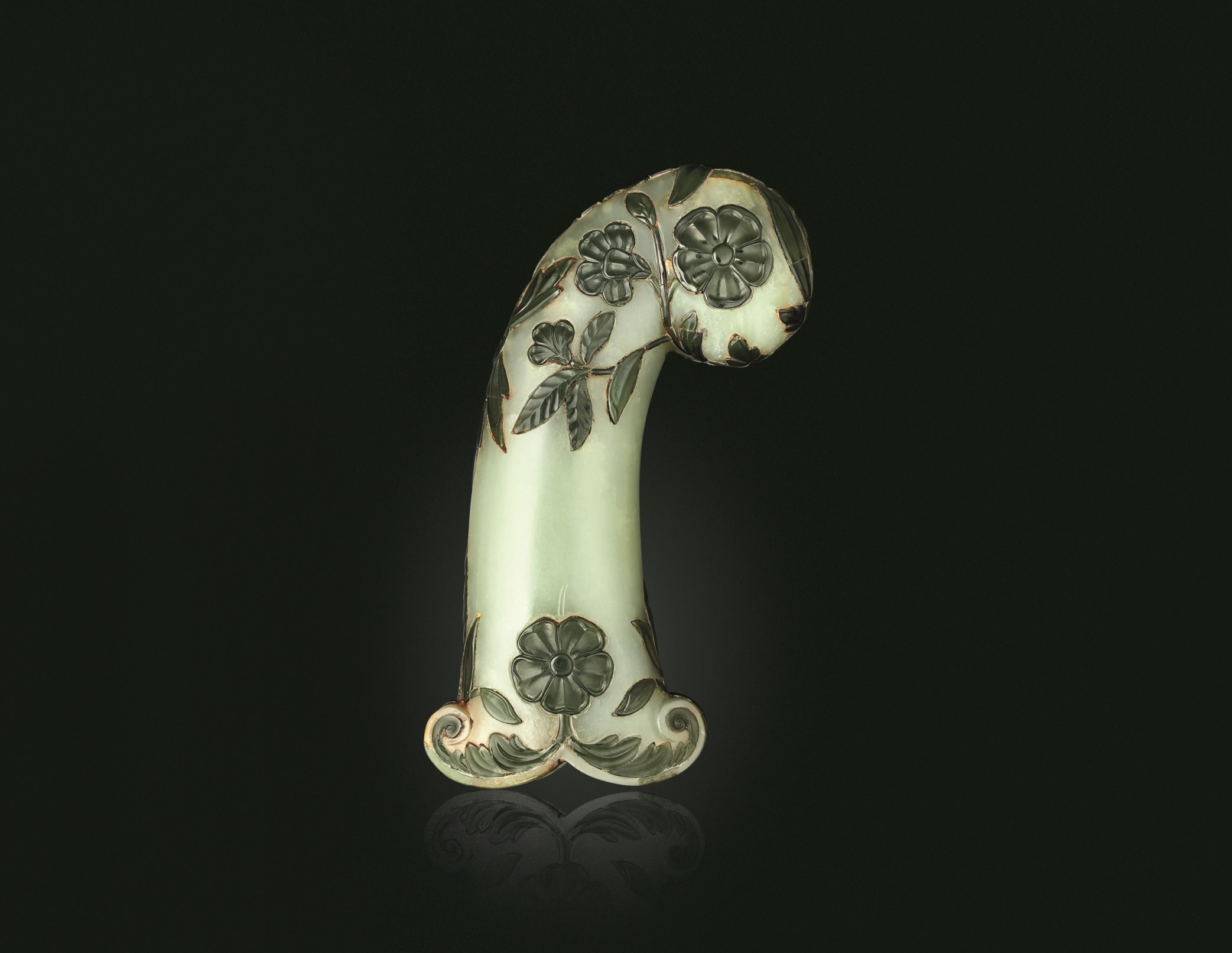A JADE DAGGER HANDLE, NORTH INDIA OR DECCAN, 18TH CENTURY | Christie's